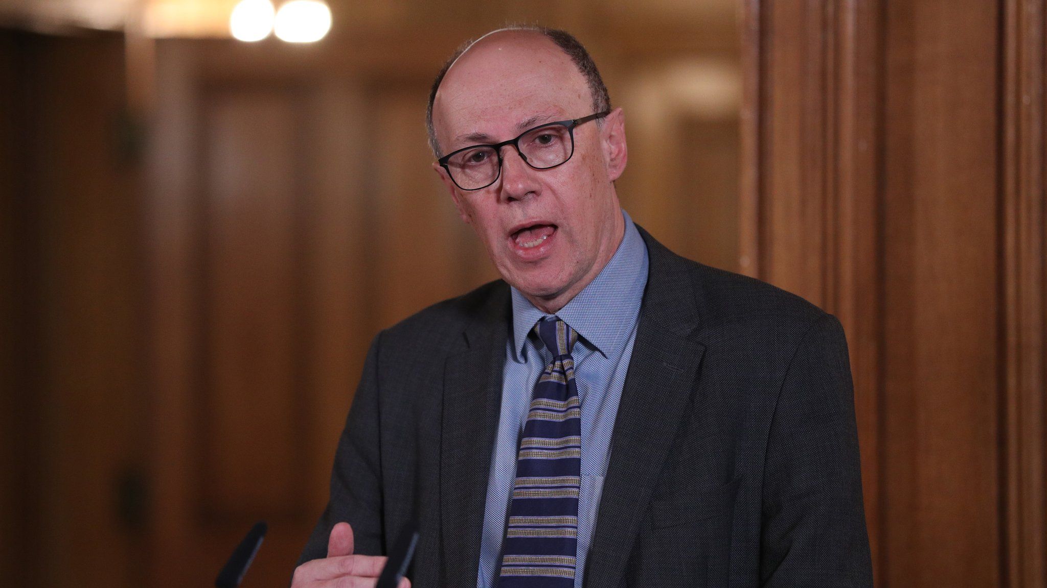 UK’s chief medical officers dashed PM’s ‘hopes’ to lower Covid alert ...