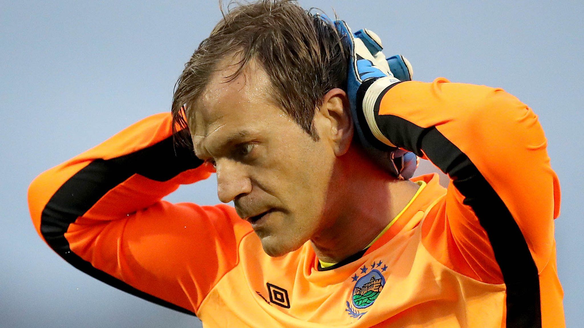 Roy Carroll: Linfield's Northern Ireland goalkeeper signs new deal ...
