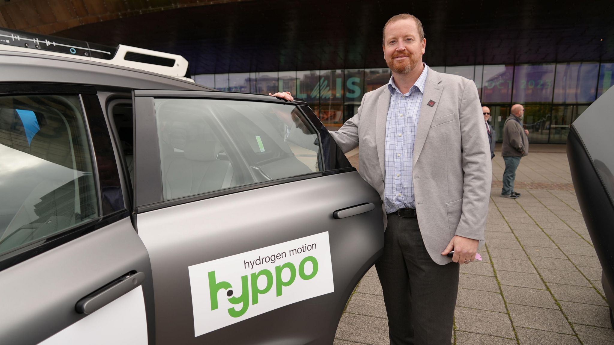 Perygl colli cwmnïau yn sgil oedi cyflwyno tanwydd Hydrogen - BBC Cymru Fyw