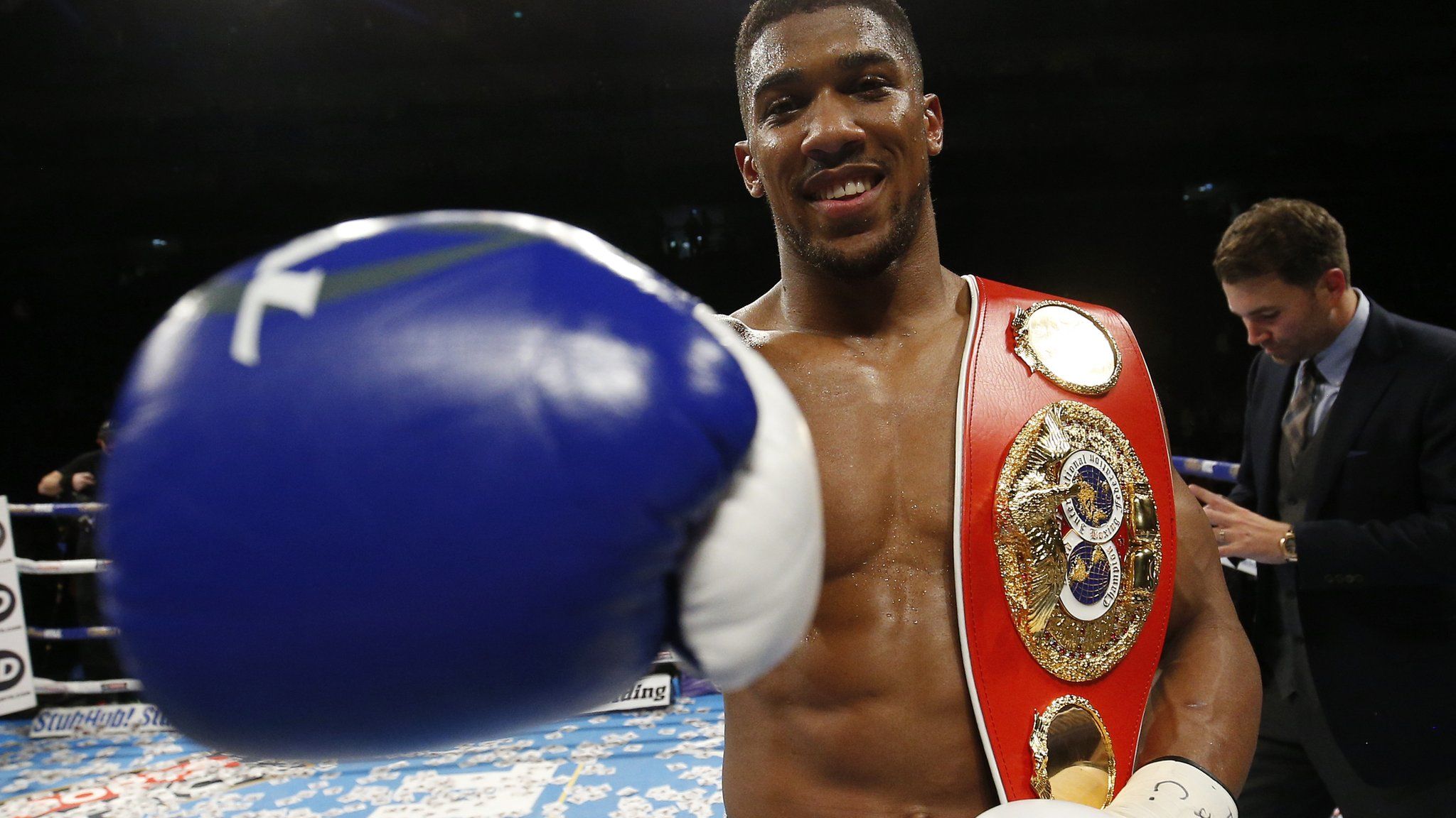 Anthony Joshua beats Charles Martin to become world heavyweight ...