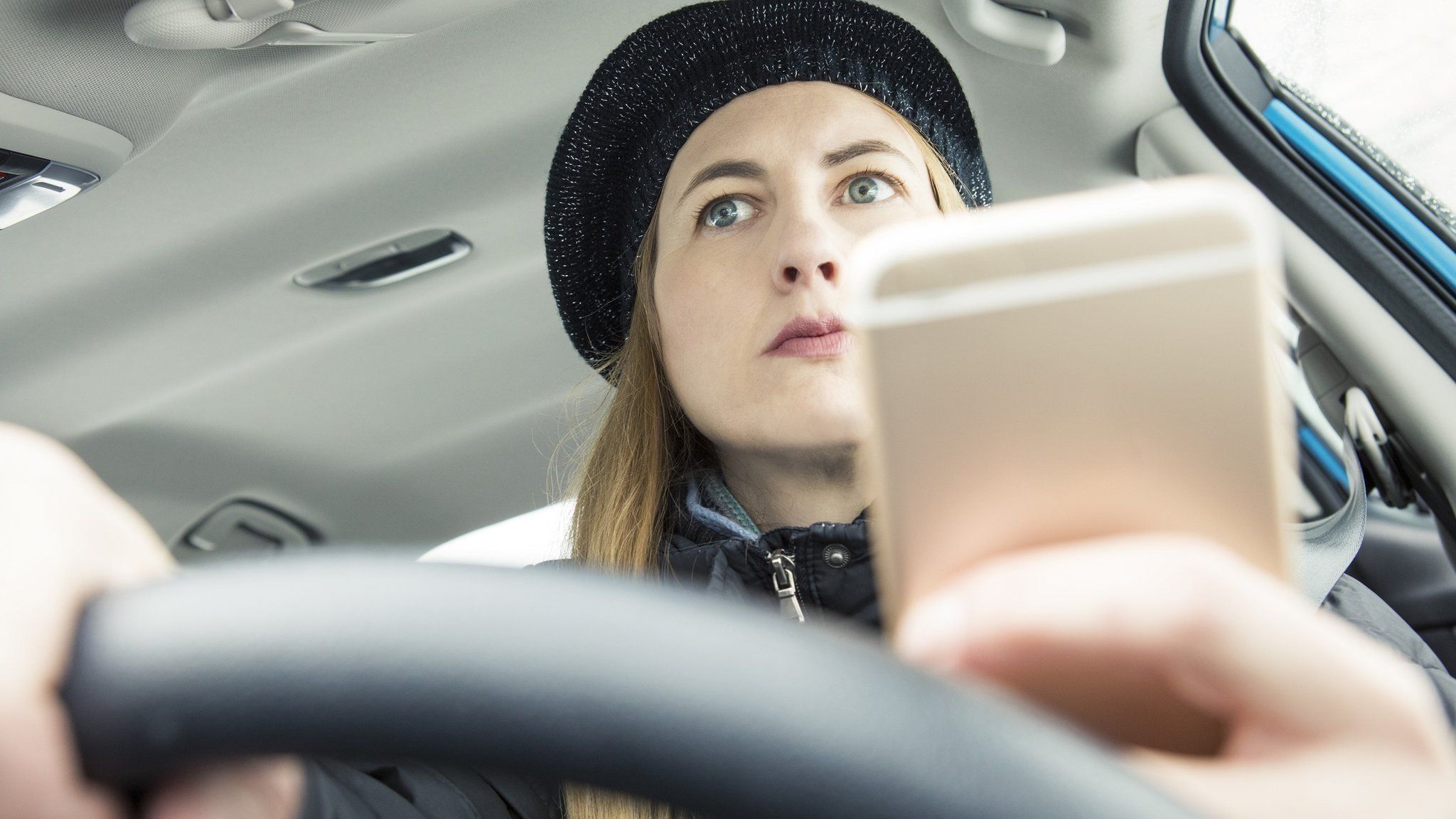 AI cameras to catch texting Australian drivers - BBC News