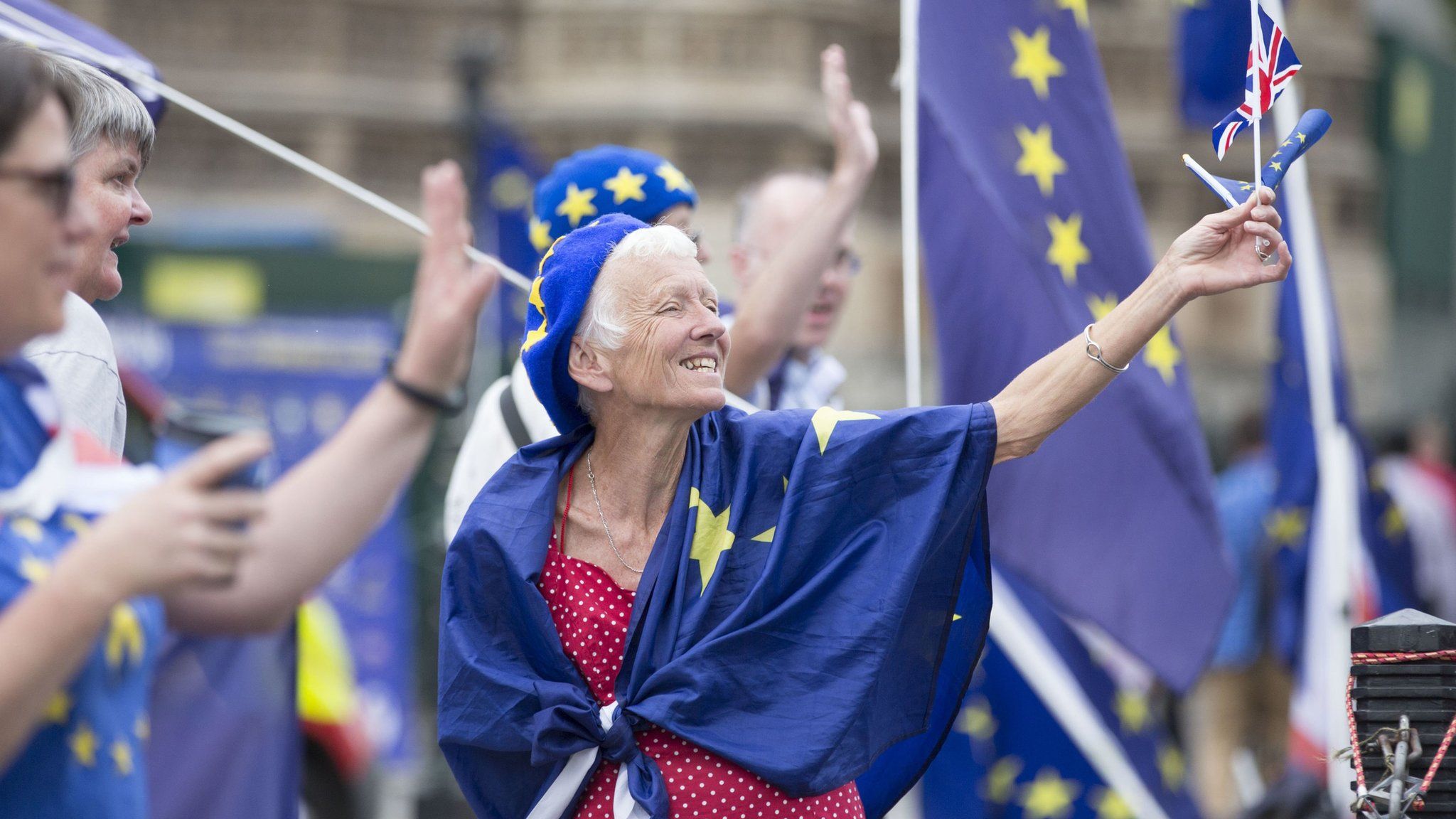 Brexit: MPs reject bid to stay in EEA amid Labour revolt - BBC News