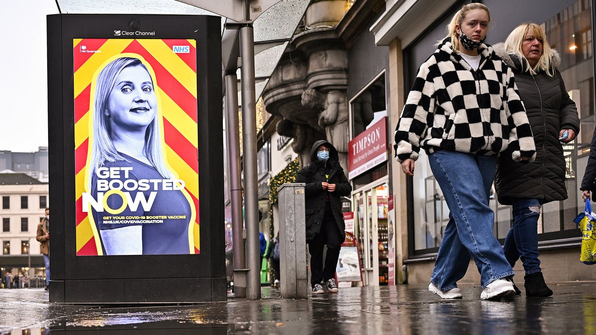 Covid in Scotland: Restrictions to ease as 30 deaths recorded - BBC News