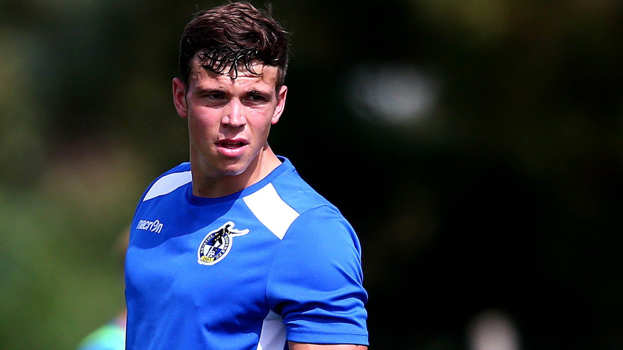 Tom Broadbent: Bristol Rovers defender signs extended contract - BBC Sport