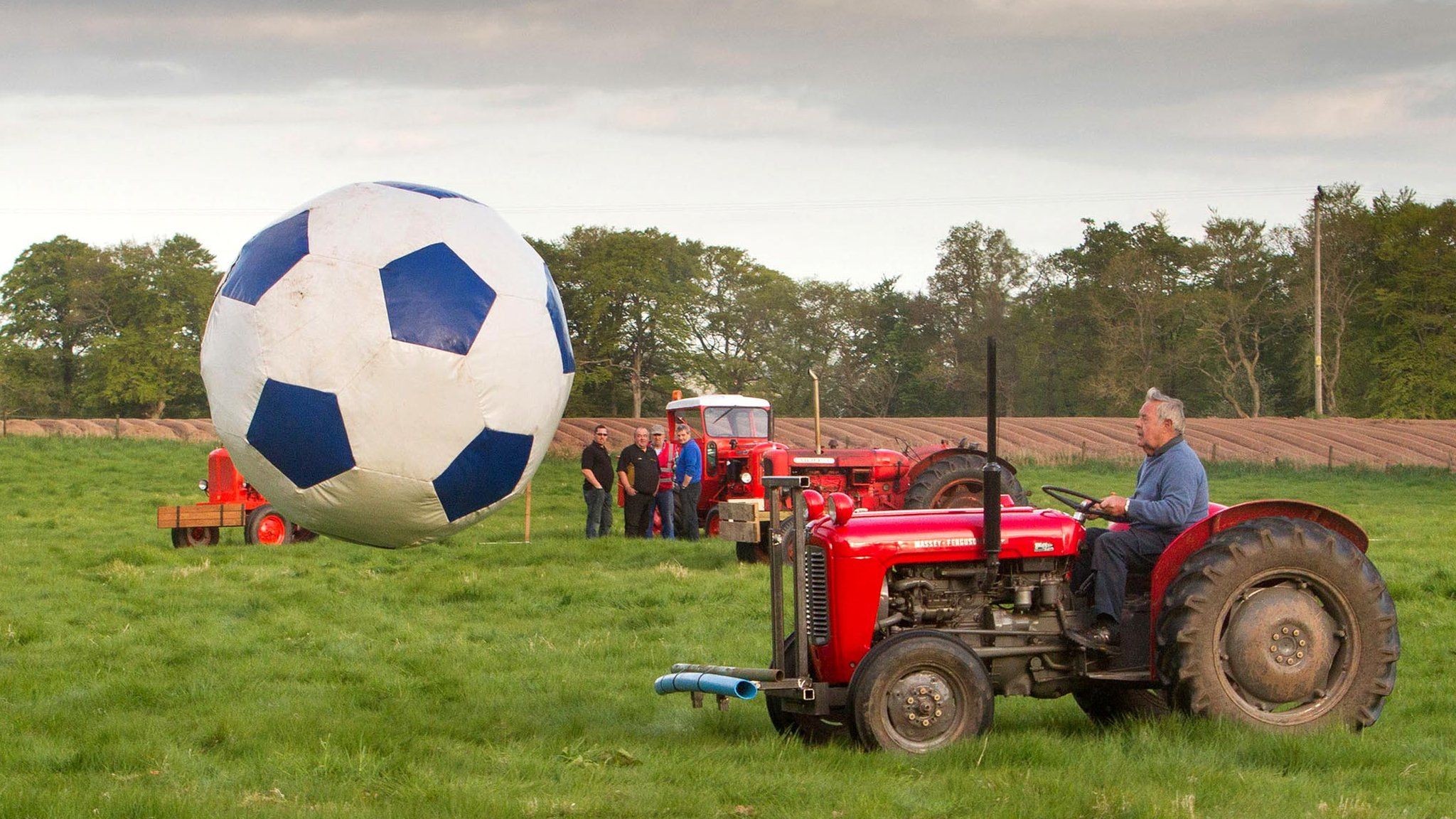 Tractor football takes to the field for Fettercairn tournament - BBC News