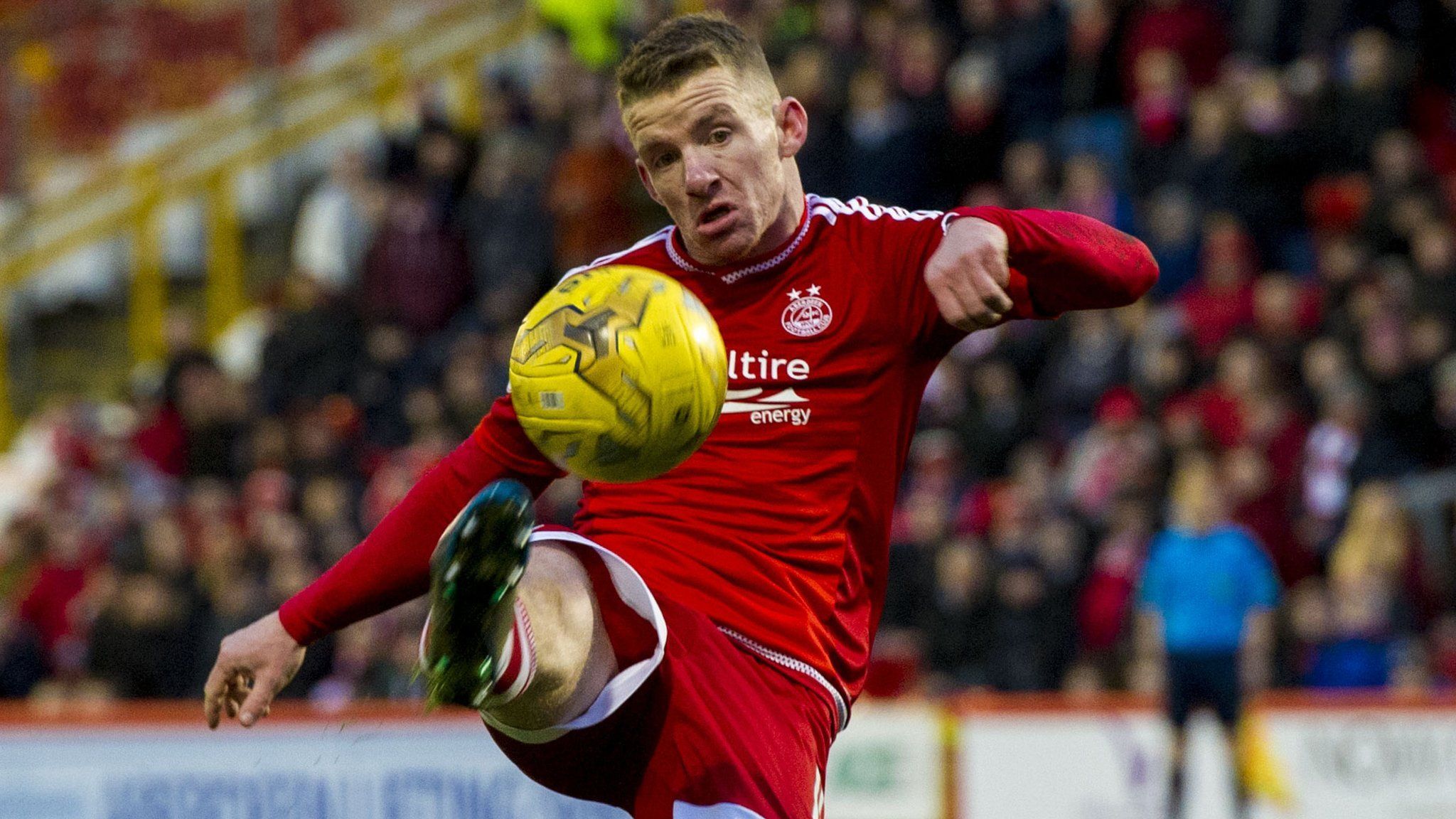 Aberdeen footballer Jonny Hayes fined for roadworks speeding - BBC News