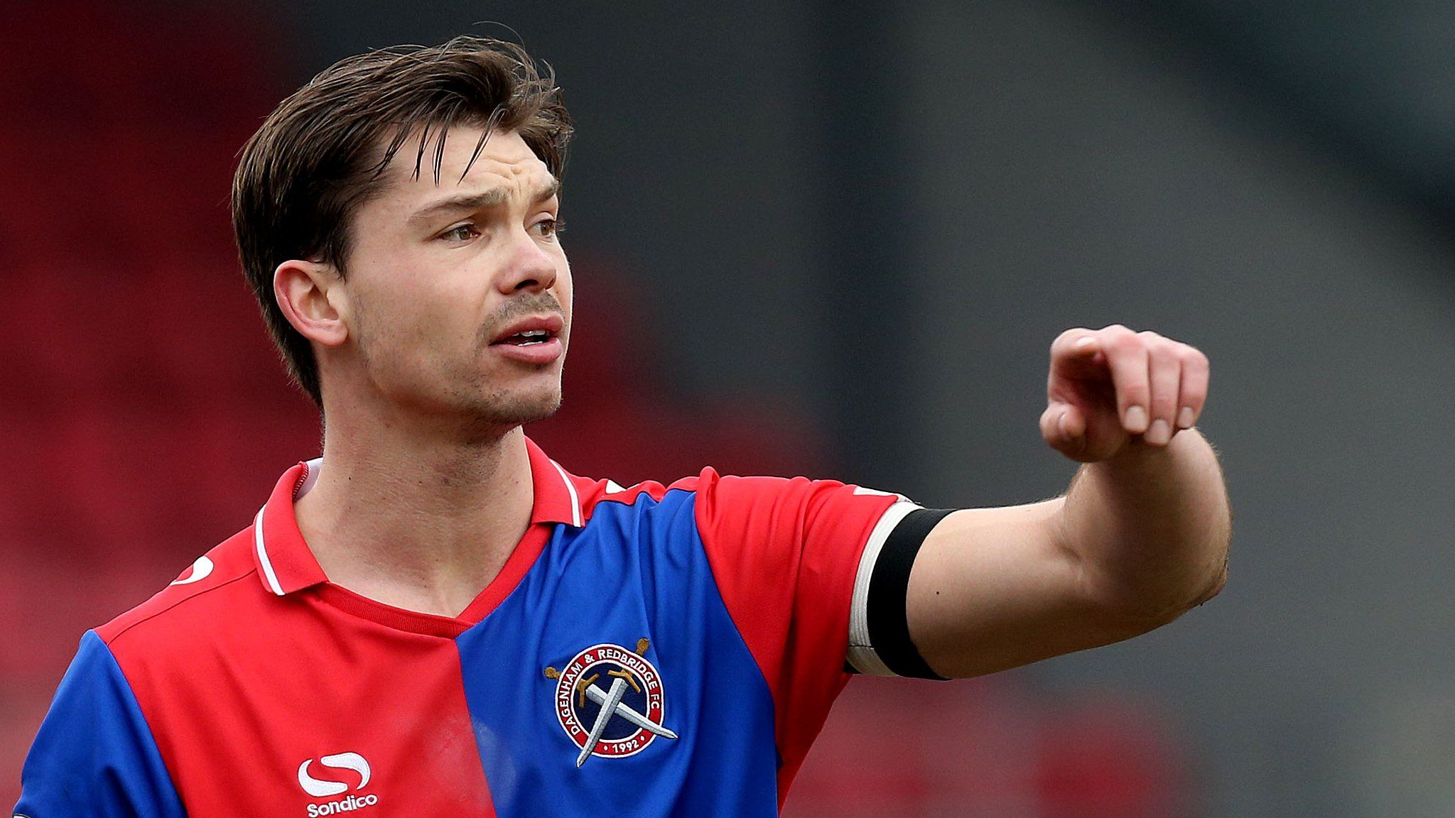 Callum Reynolds: Barnet sign former Aldershot captain - BBC Sport