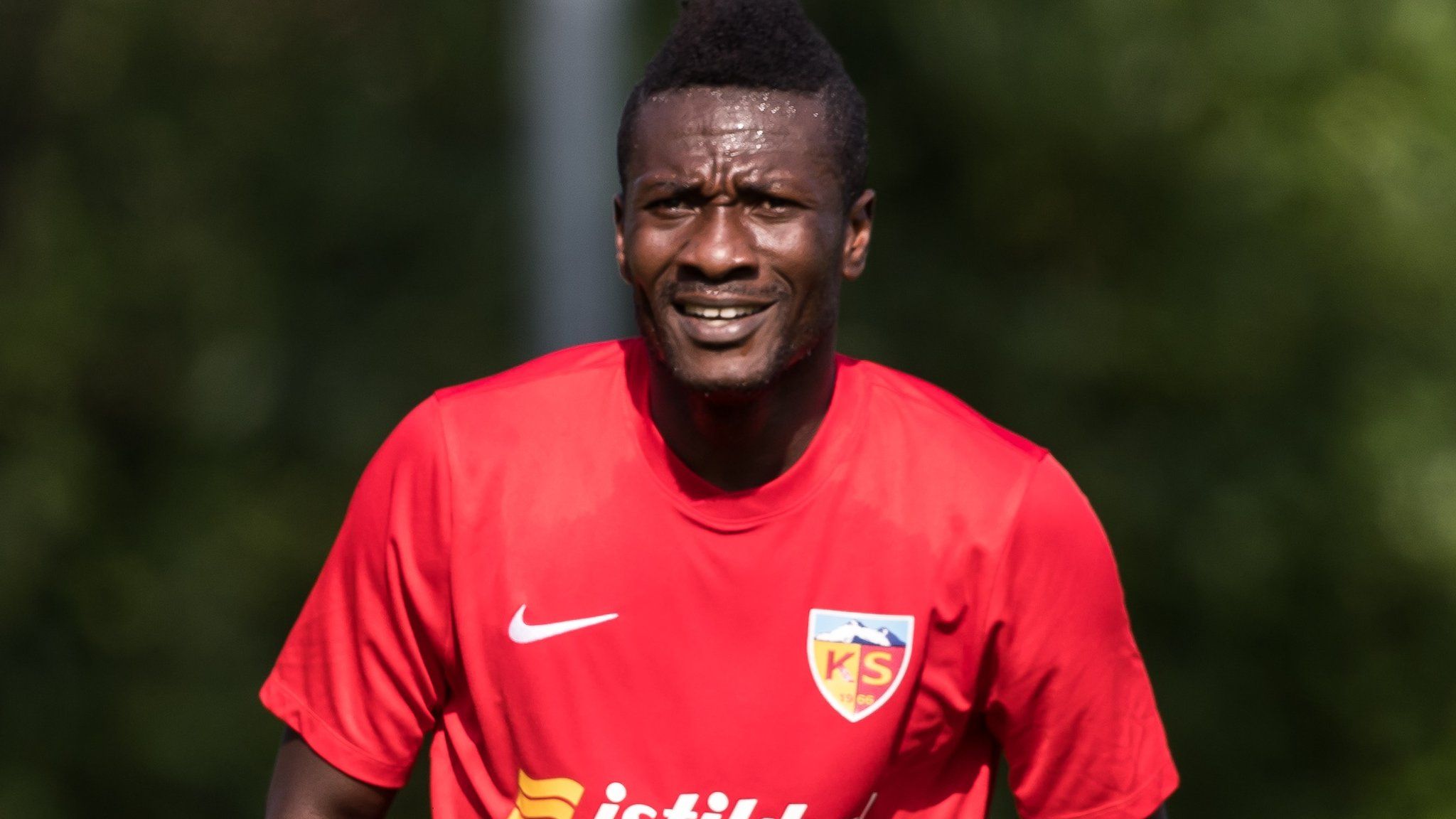Ghana striker Asamoah Gyan to play in India - BBC Sport