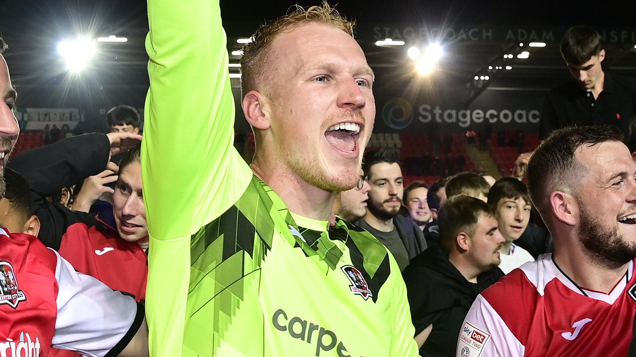 Exeter City FC holds victory parade after League One promotion - BBC News