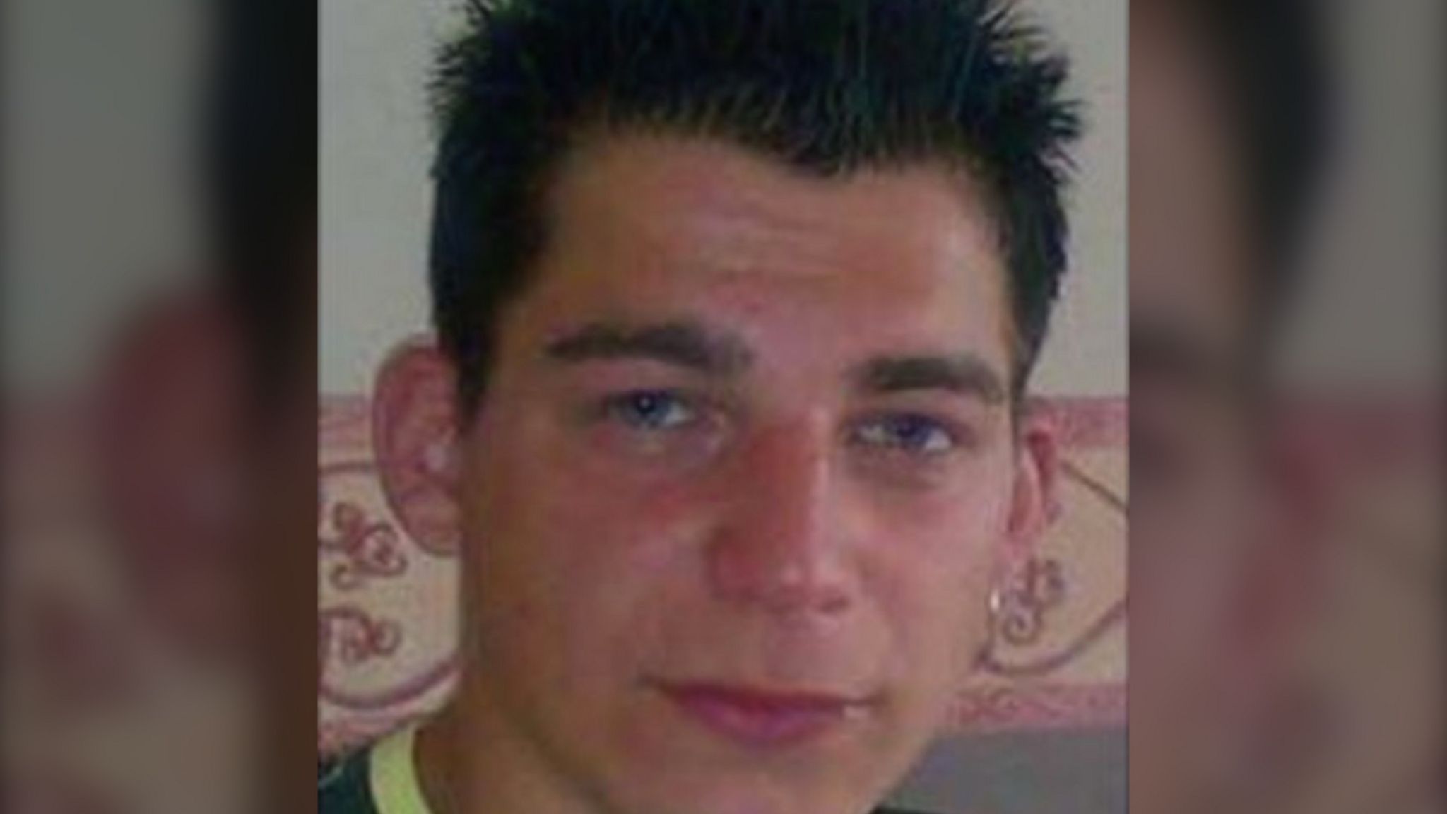 Ashley Dighton: Family's plea for information over death - BBC News