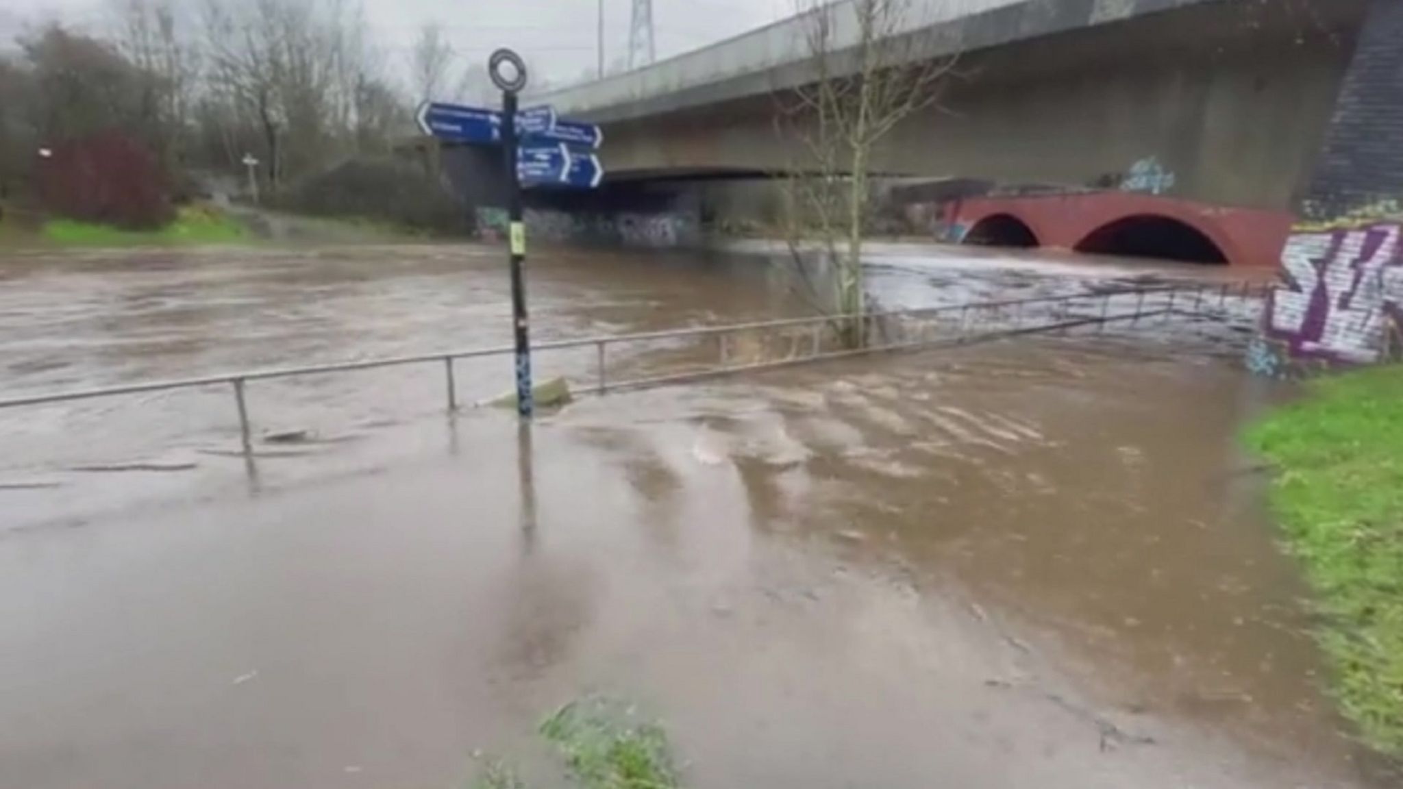 Storm Franklin: Strong winds cause M6 lorry crash - BBC News