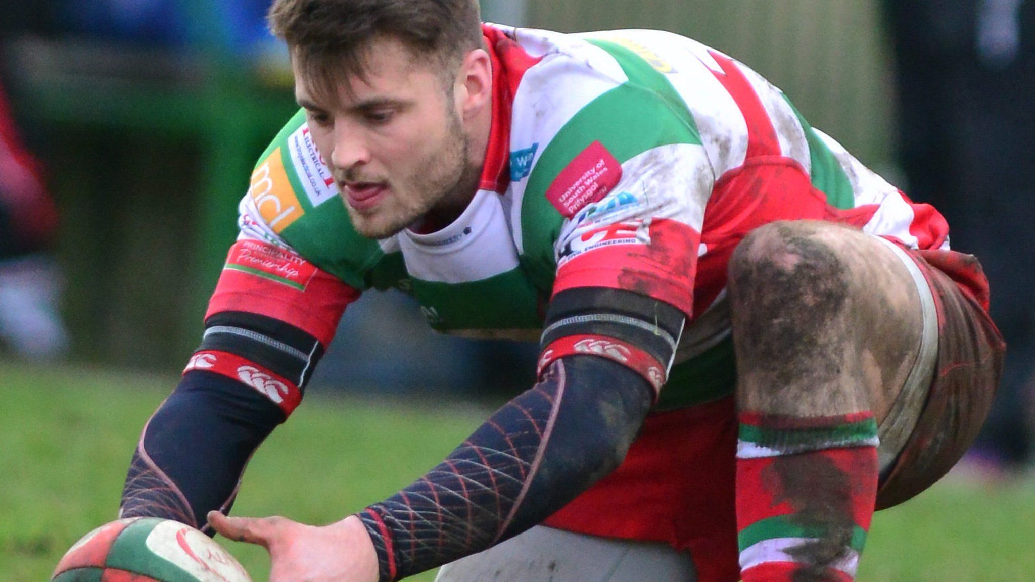 Josh Lewis: Dragons sign ex-Ebbw Vale fly-half from Bath - BBC Sport