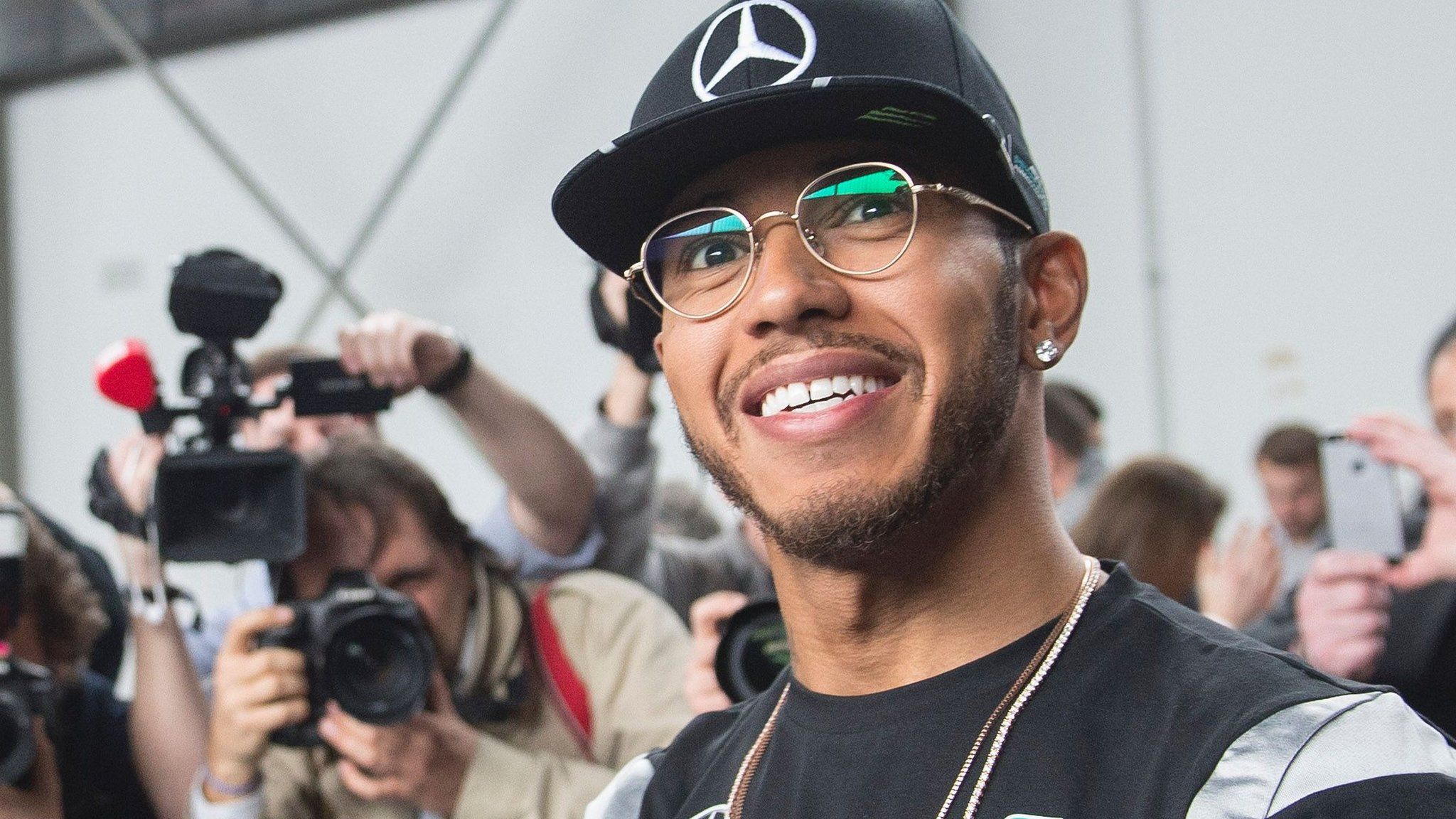 Lewis Hamilton: Bike selfie prompts New Zealand police investigation ...