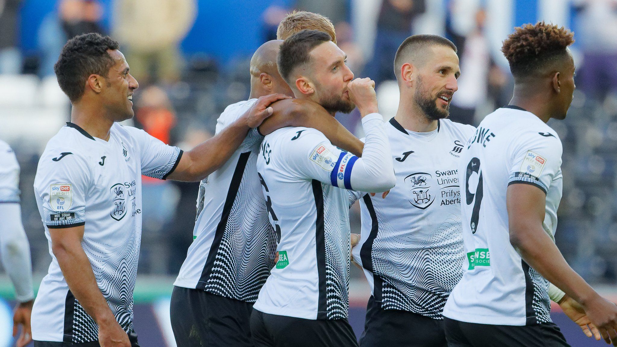 Brentford yn trechu Abertawe yn ffeinal y gemau ail gyfle - BBC Cymru Fyw