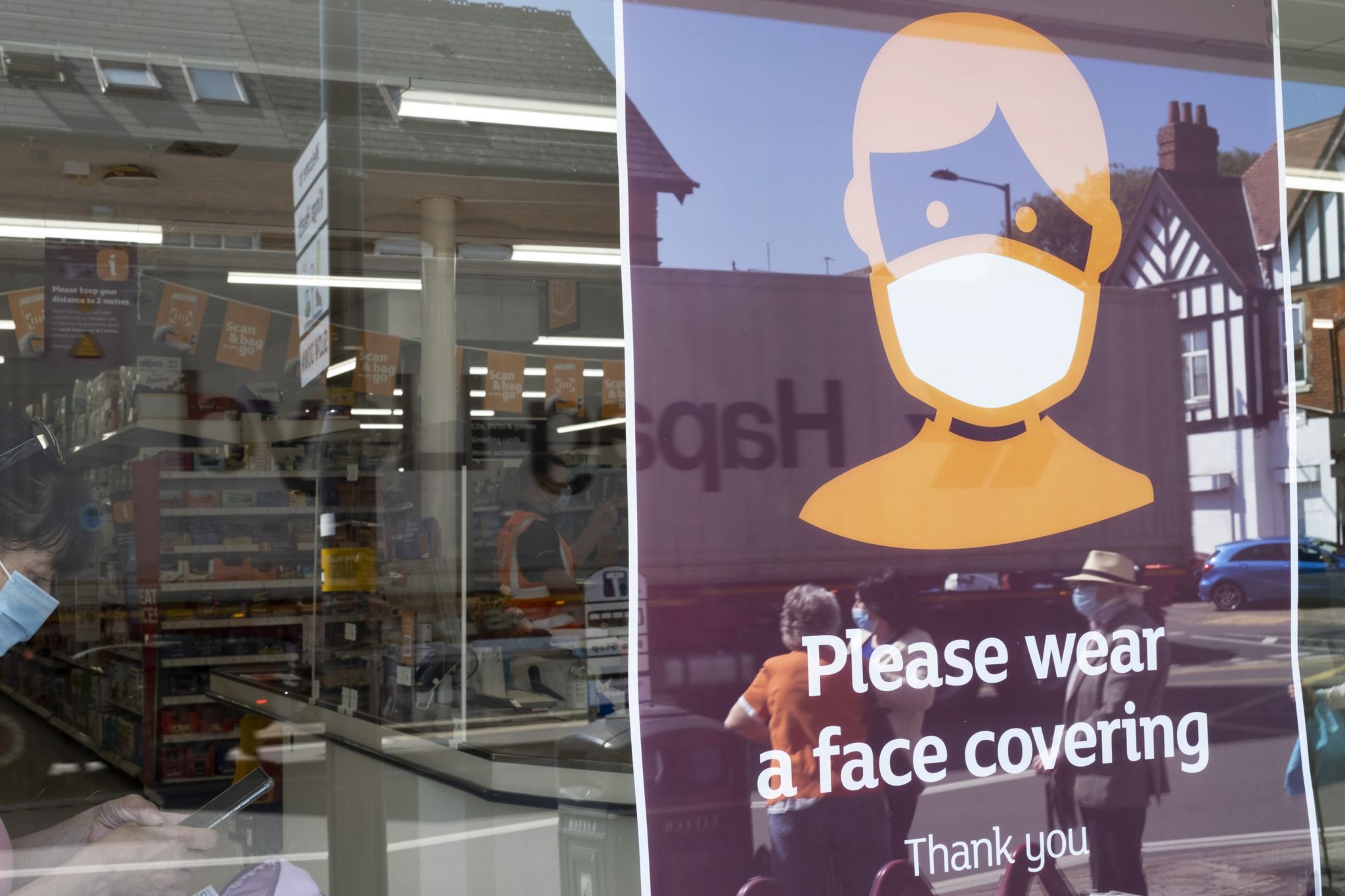 Supermarket staff: 'We feel unsafe when customers don't wear masks ...