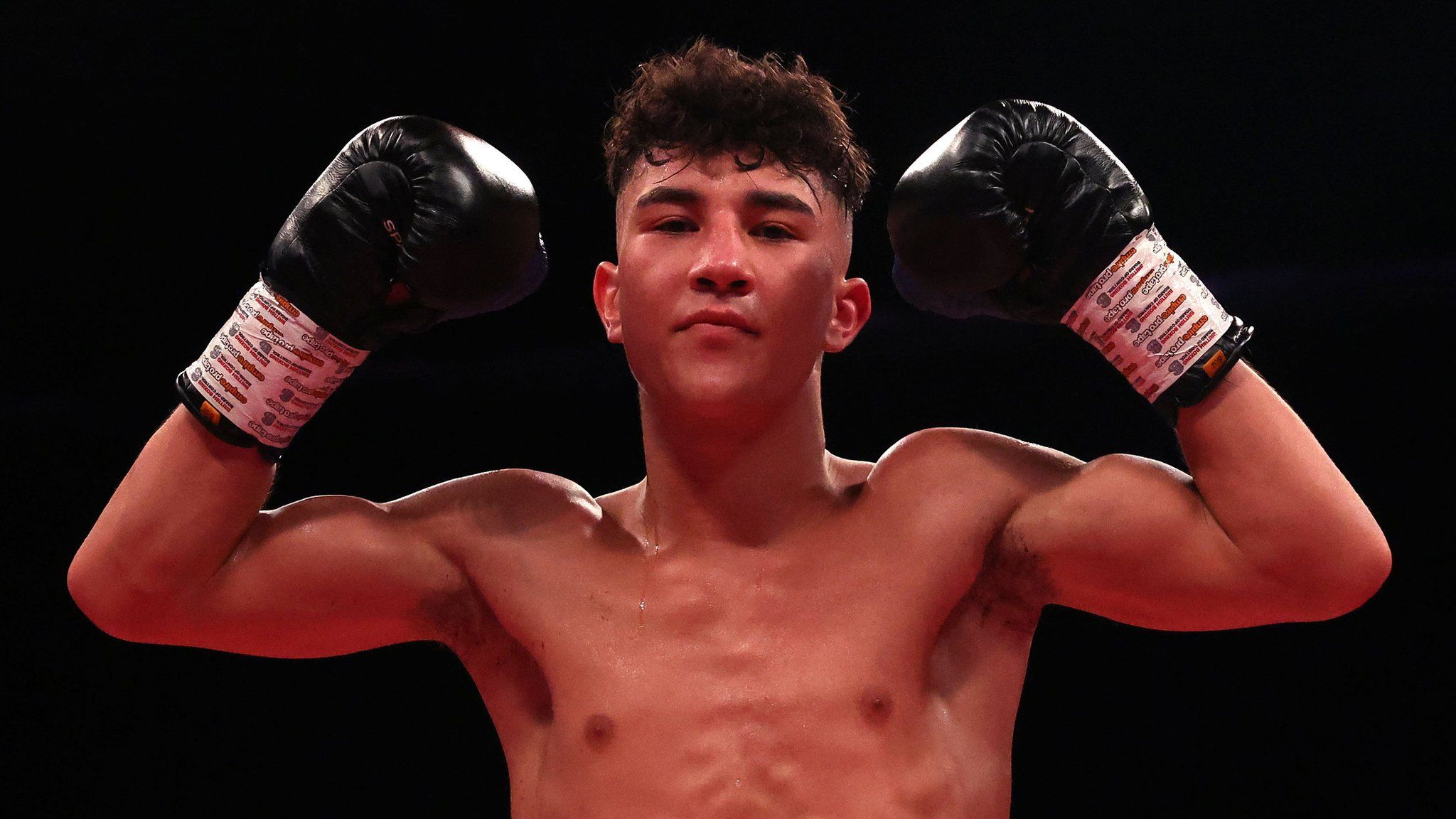 Knockout super-featherweight win for Great Yarmouth boxer - BBC Sport