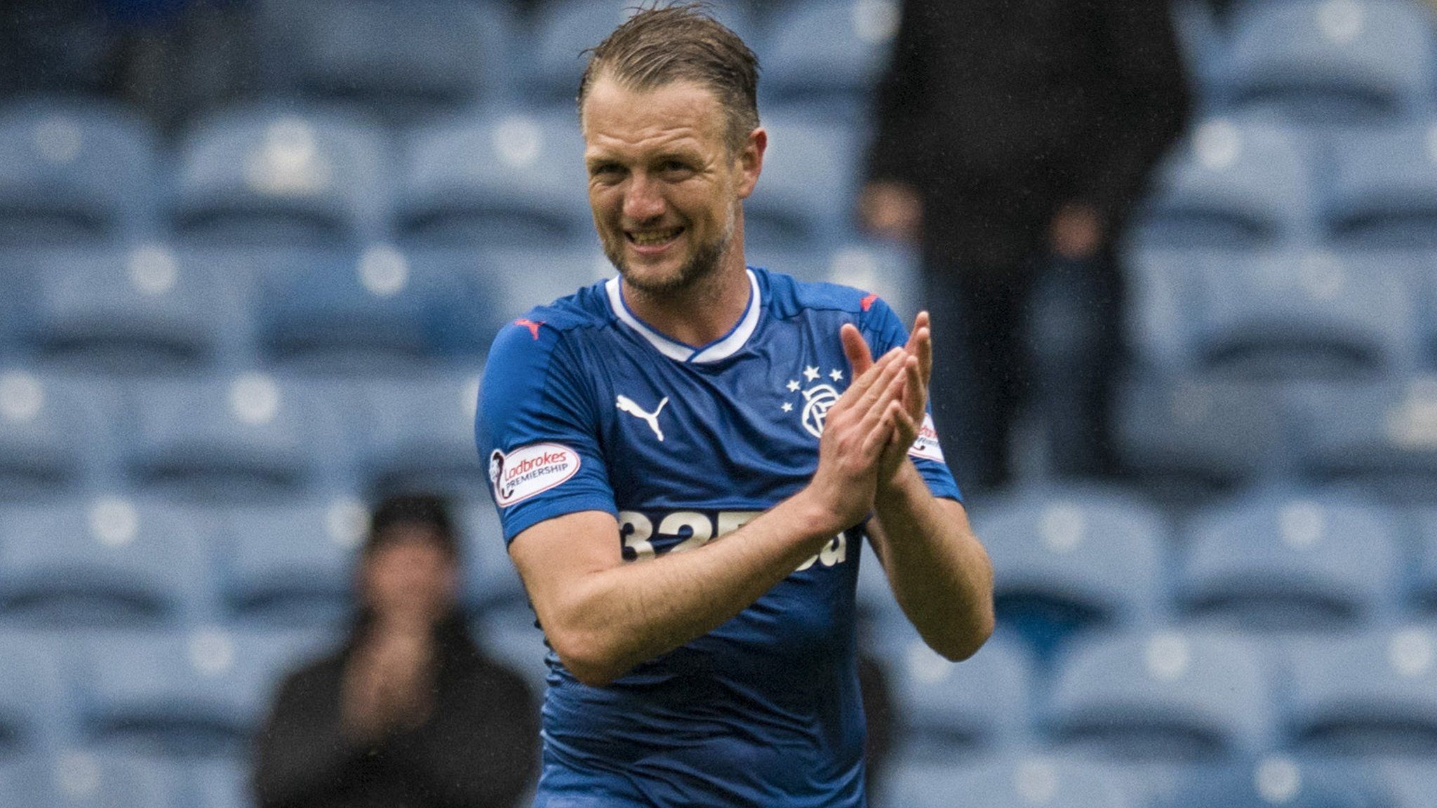 Clint Hill: Ex-Rangers defender training with Carlisle United - BBC Sport