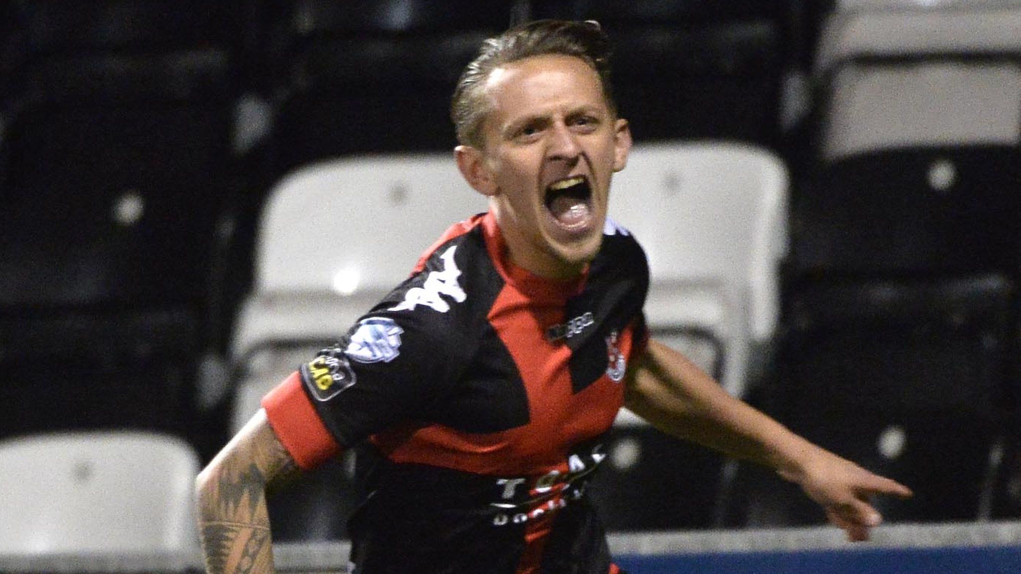 Irish Premiership: Coleraine beat Glentoran to stay five clear - BBC Sport