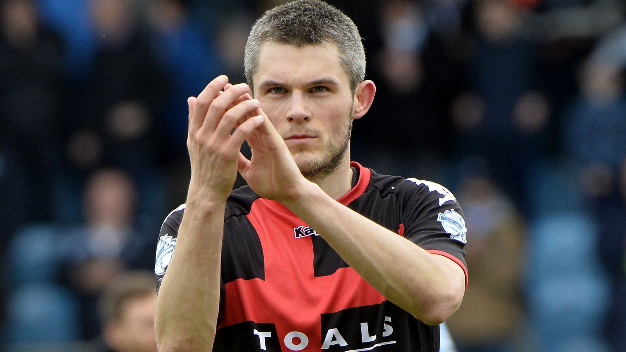 Goalkeeper Jason Mooney joins Ards from Cliftonville - BBC Sport