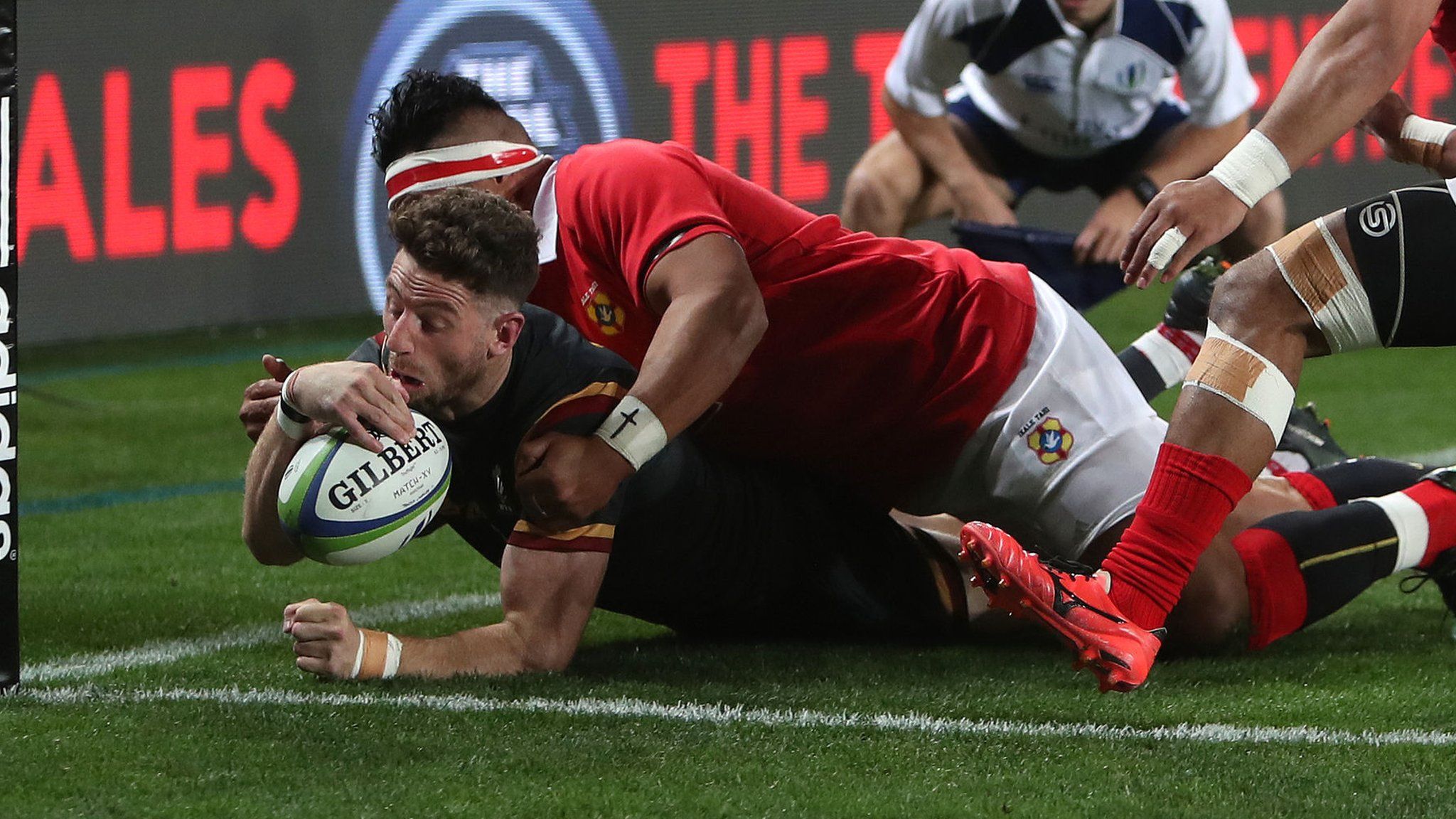 Samoa 17-19 Wales: Steff Evans gets two tries in narrow win - BBC Sport