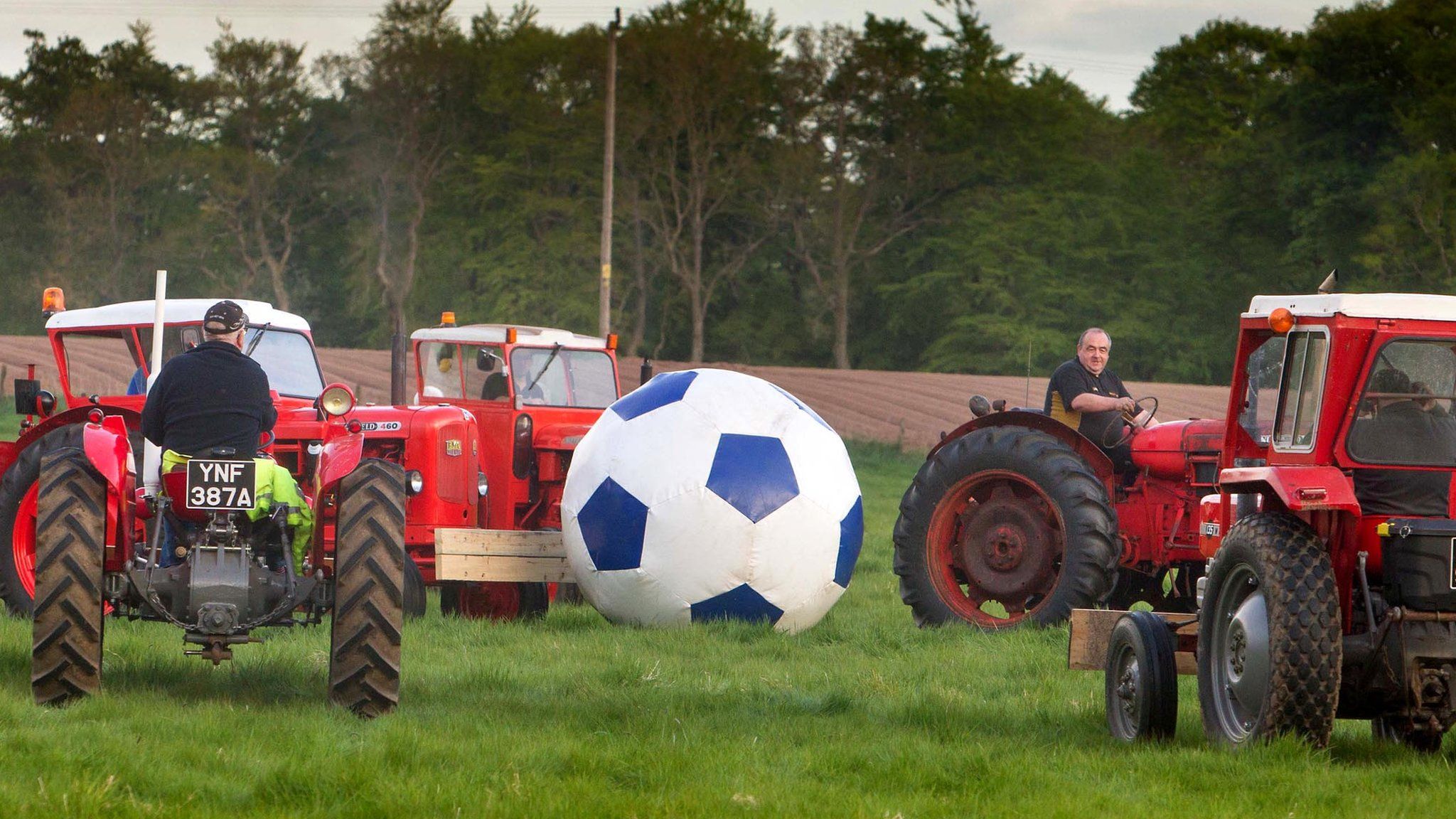 Tractor football takes to the field for Fettercairn tournament - BBC News