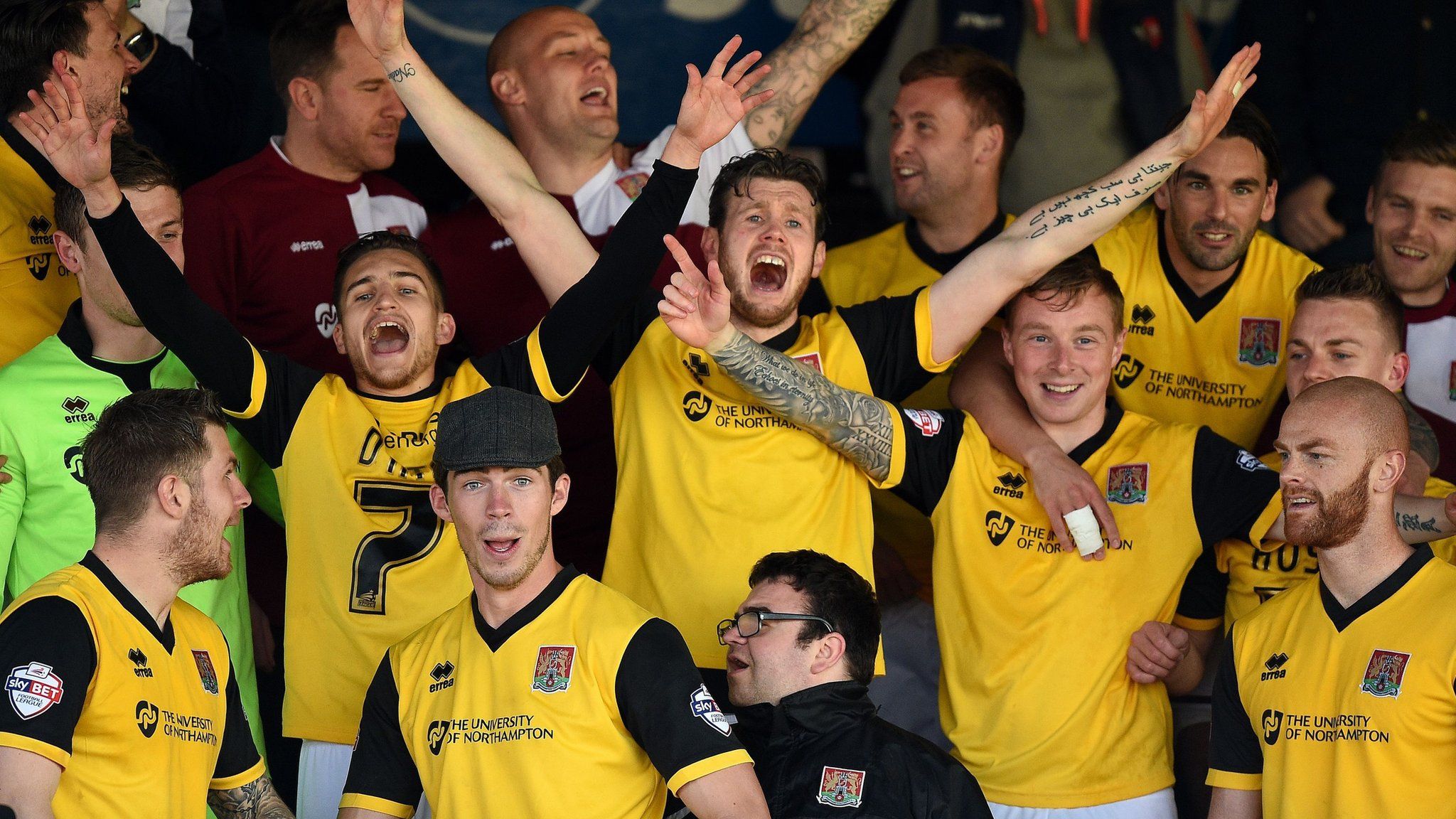 Northampton Town plan open-top bus tour to celebrate promotion - BBC News
