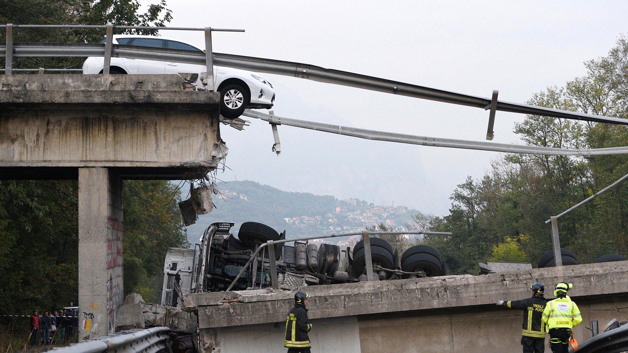 Italy: Two die as motorway bridge collapses near Ancona - BBC News