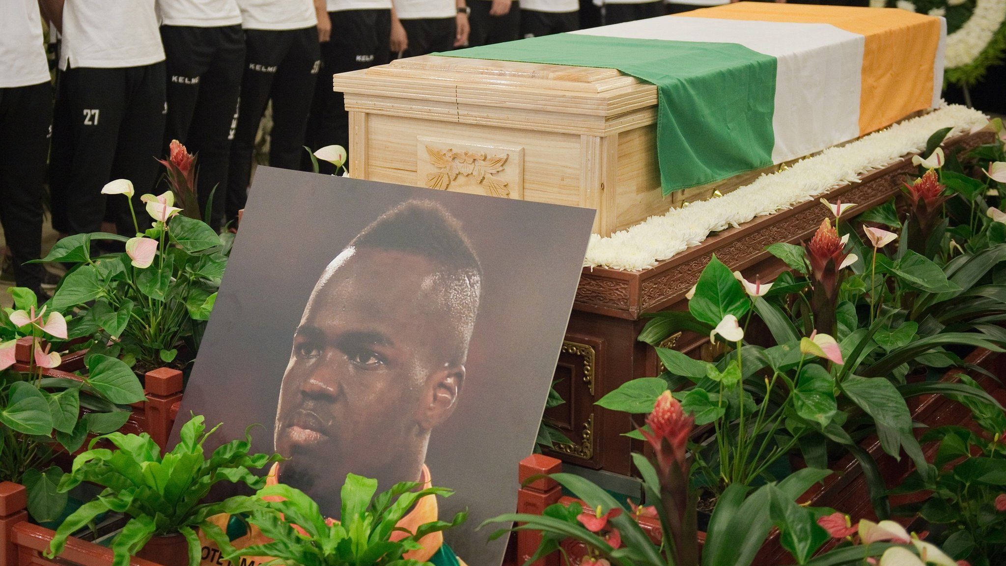The funeral of Ivorian star Cheick Tiote is held in Abidjan - BBC Sport