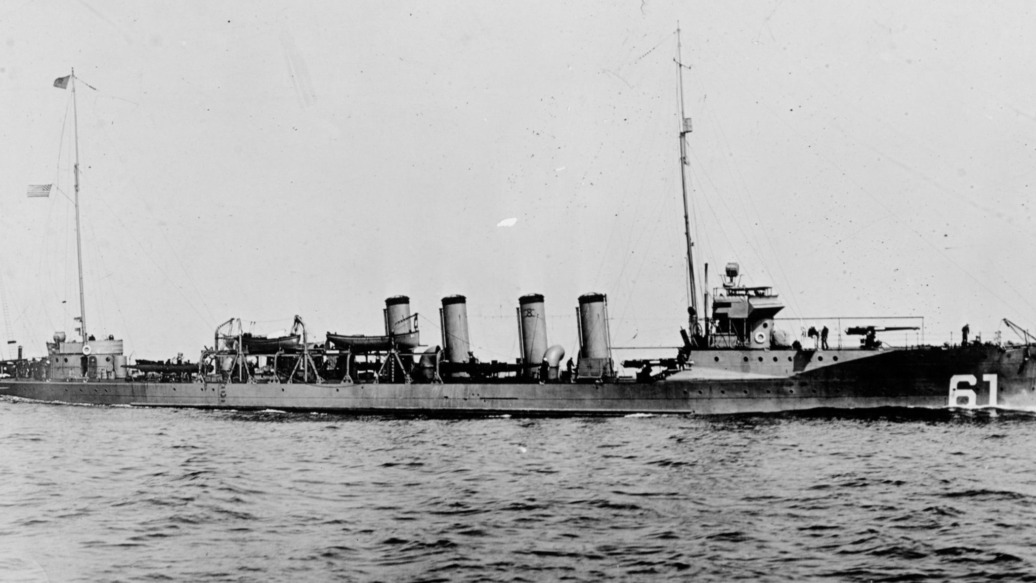 Historic bell replaced ahead of Helston Flora Day - BBC News