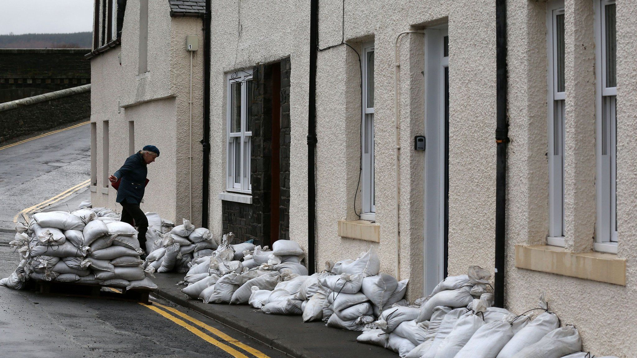 Flooded Peebles nursing home shut for six months - BBC News