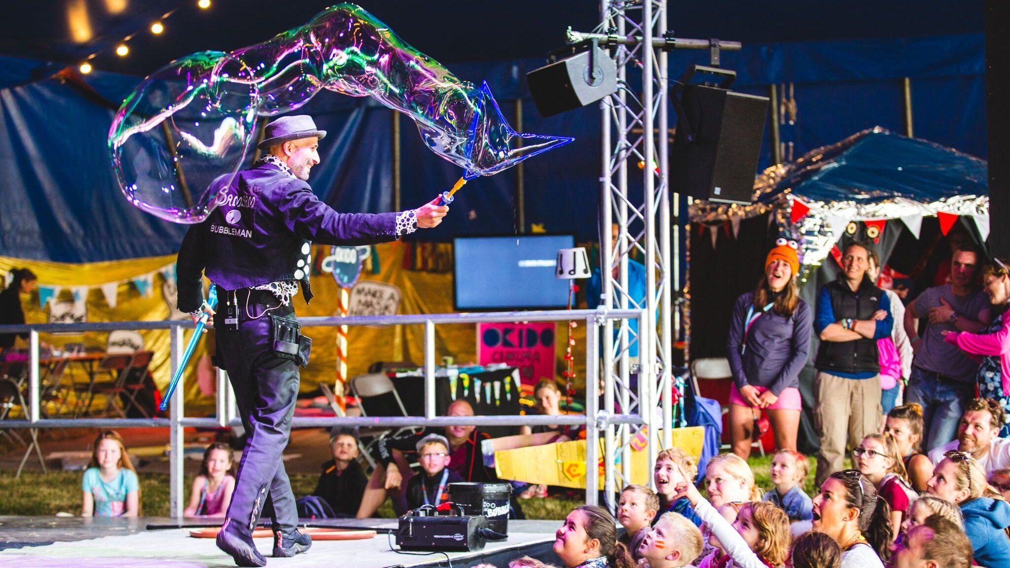 In pictures: Camp Bestival 2016 at Lulworth Castle - BBC News