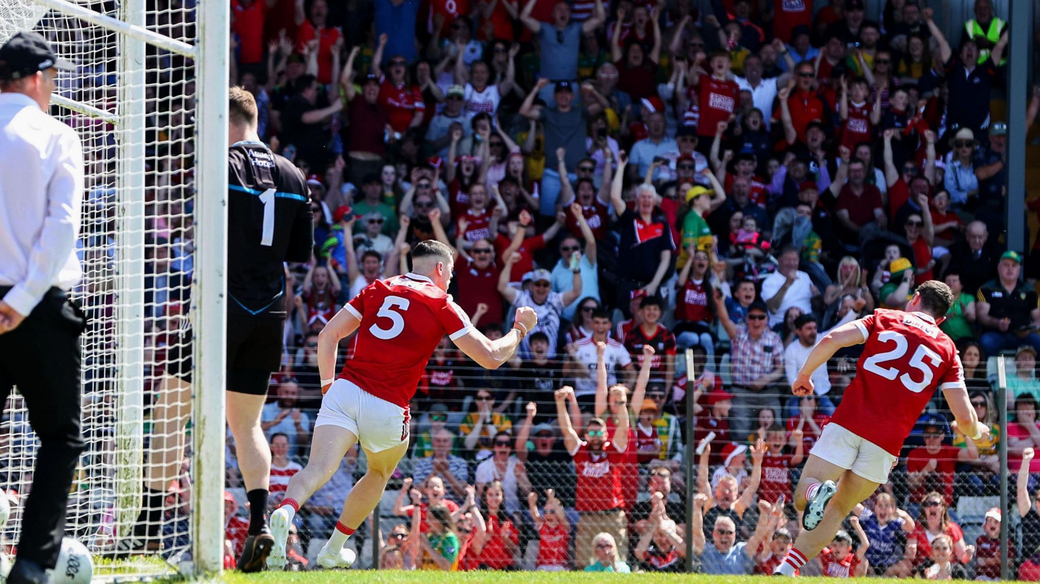 Donegal edged out by Cork in thrilling All-Ireland SFC contest - BBC Sport