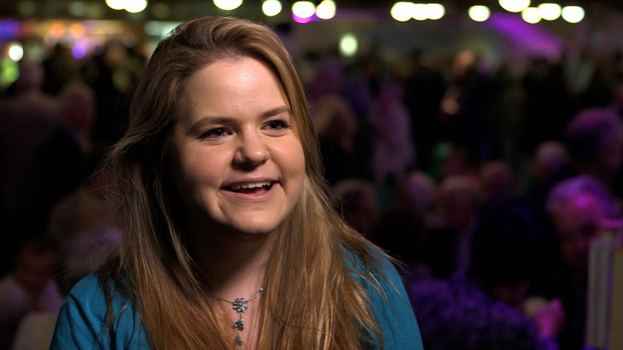 Jessica Robinson: y Gymraes yng nghystadleuaeth Canwr y Byd - BBC Cymru Fyw