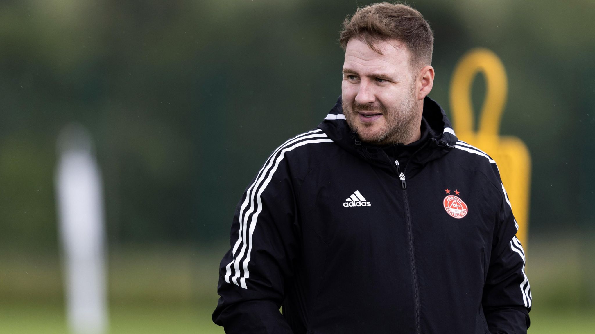 Leven joins Robson's Aberdeen staff - BBC Sport