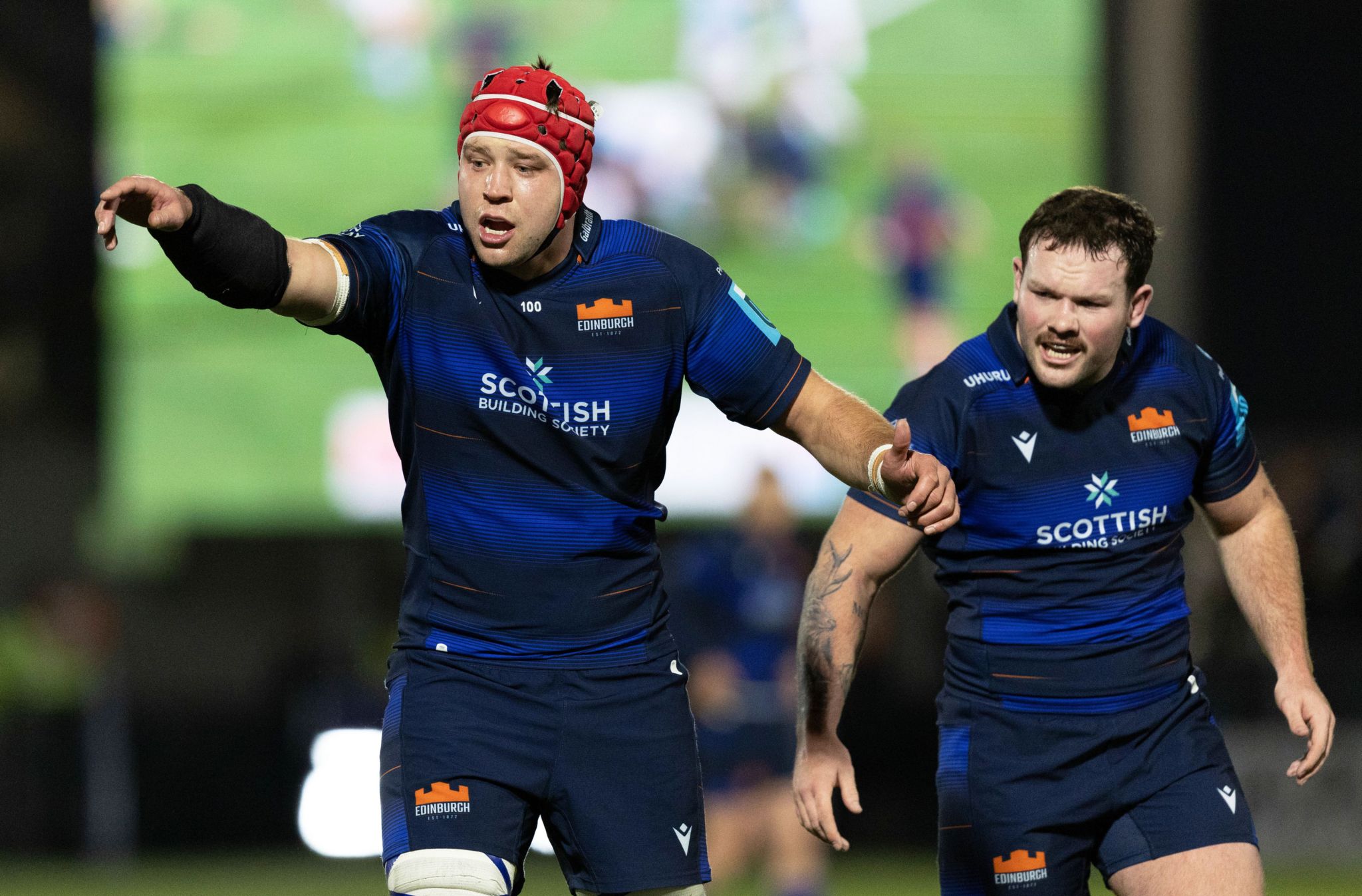 Gilchrist sees both sides of tight victories - BBC Sport