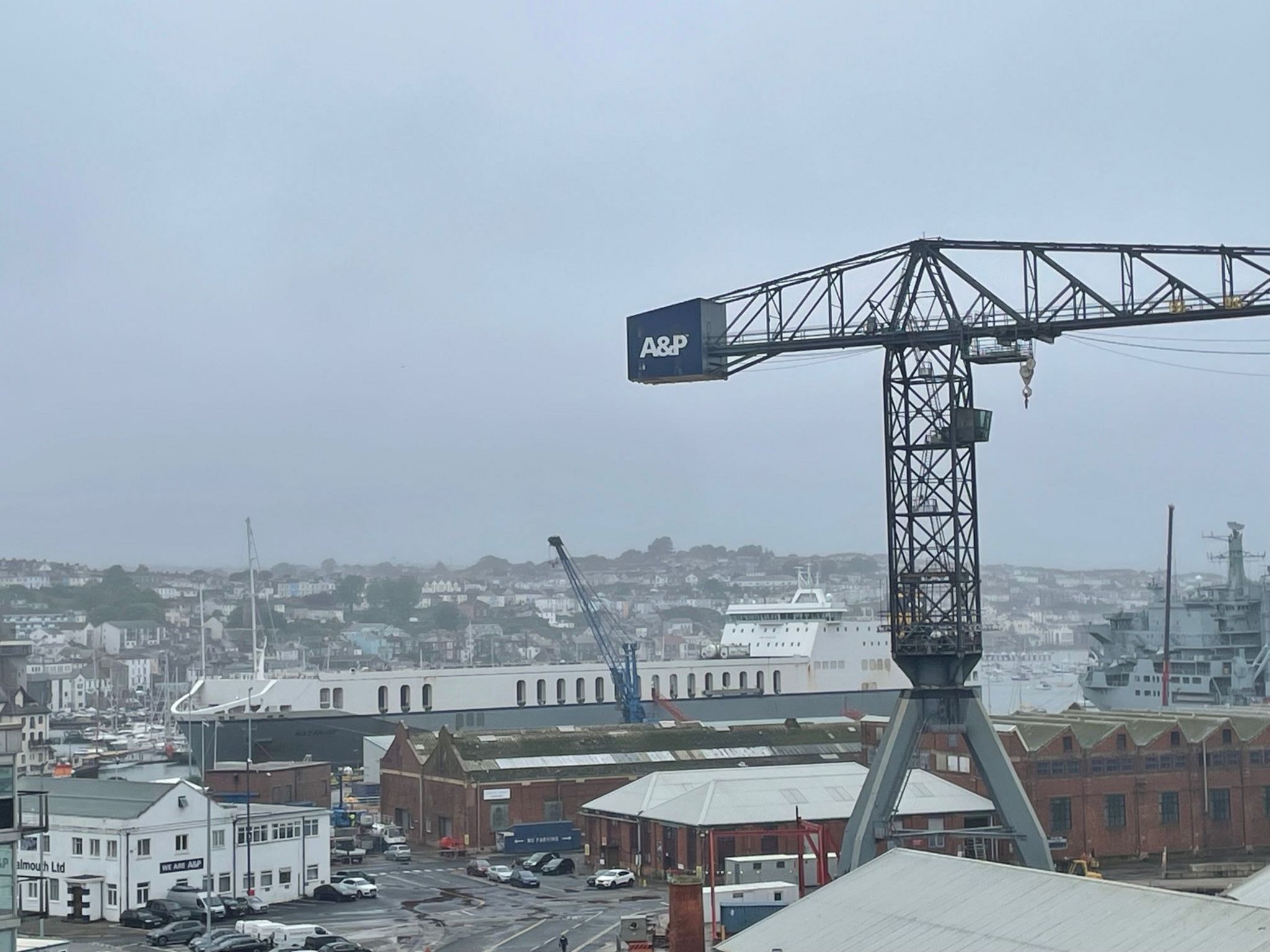No visible damage to lighthouse after ship grounded - BBC News