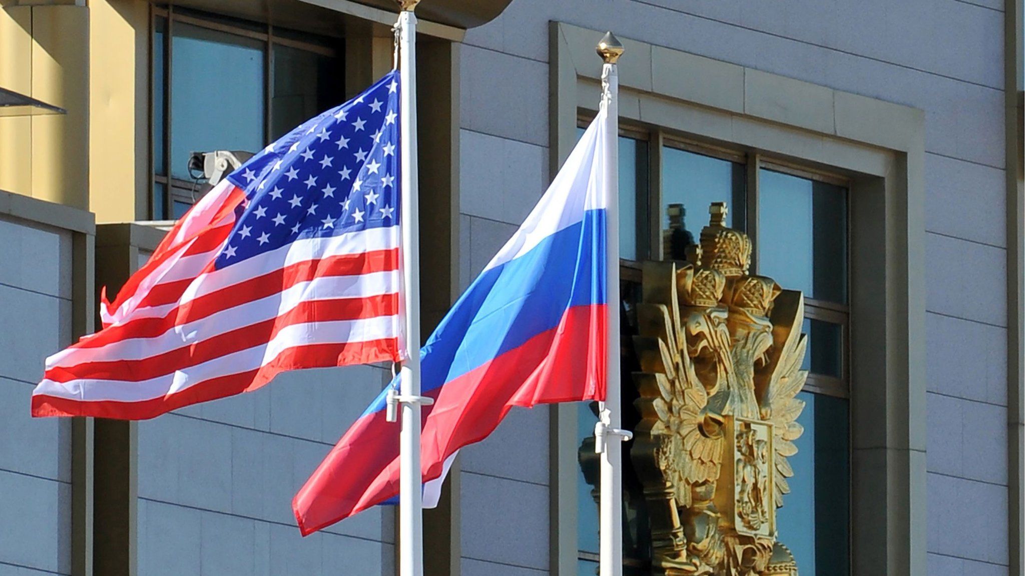 Russia condemns US visa restrictions in diplomatic tussle - BBC News