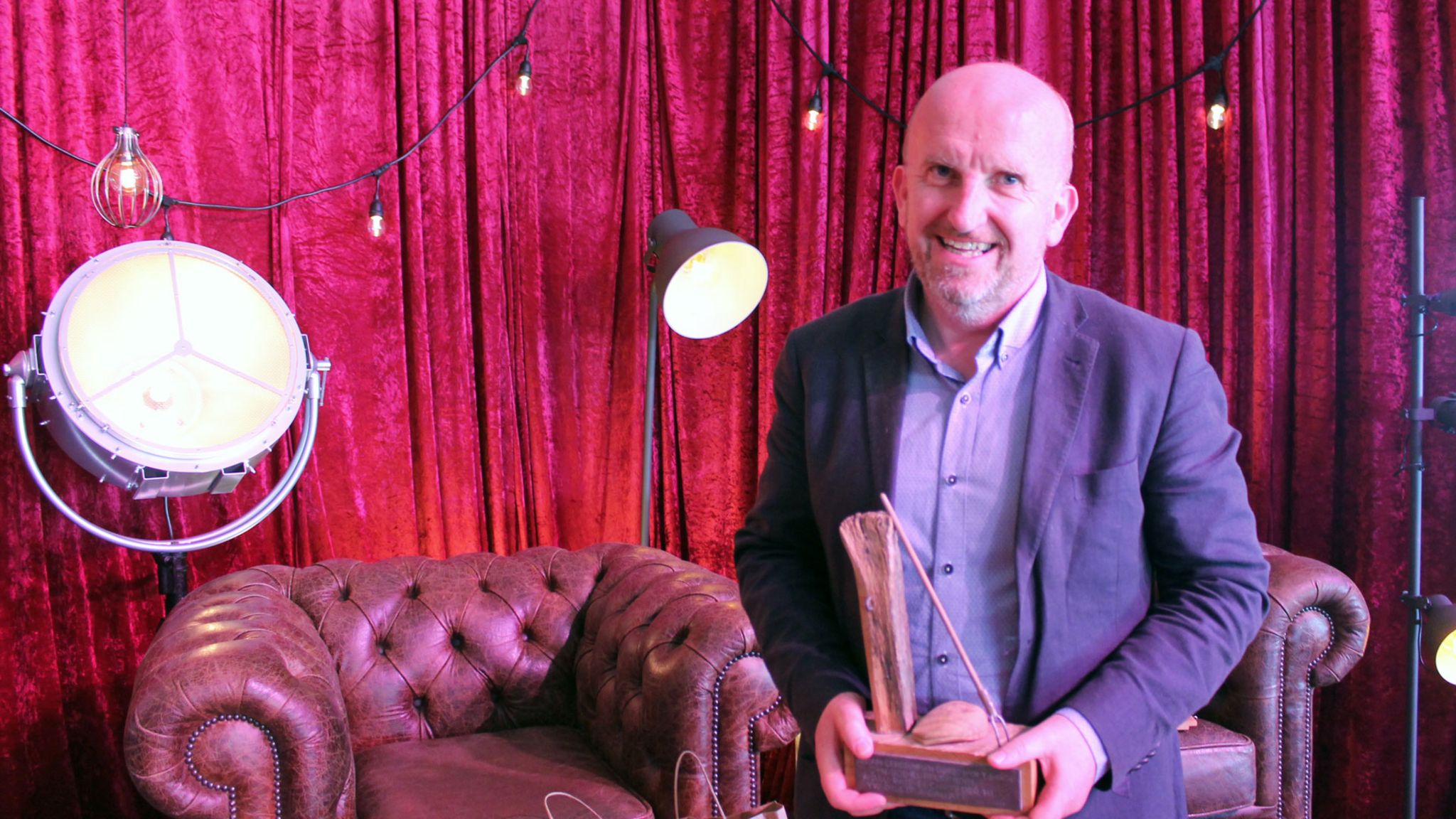 Eisteddfod Môn: Y Glêr yn ennill rownd derfynol Y Talwrn - BBC Cymru Fyw