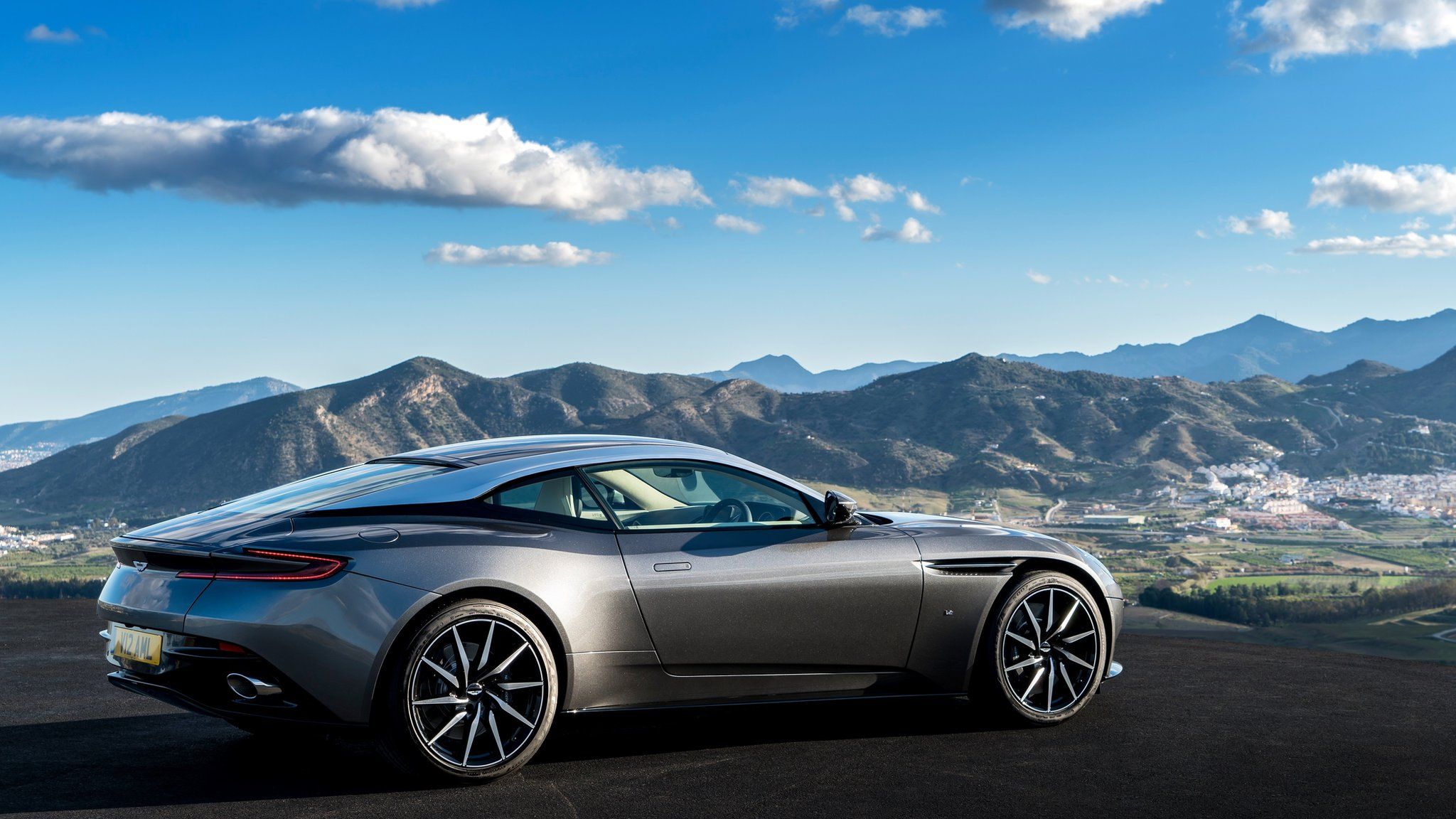 Aston Martin shares fall on stock market debut - BBC News