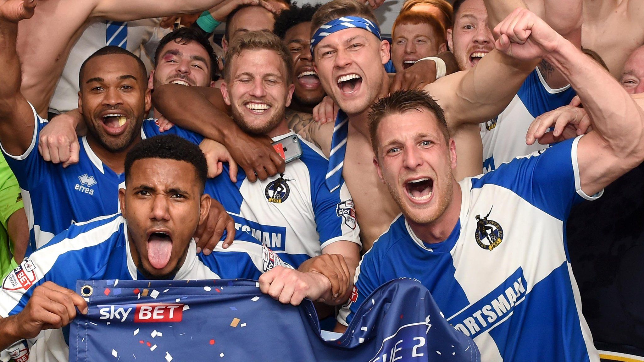 Daniel Leadbitter: Bristol Rovers defender signs new contract - BBC Sport