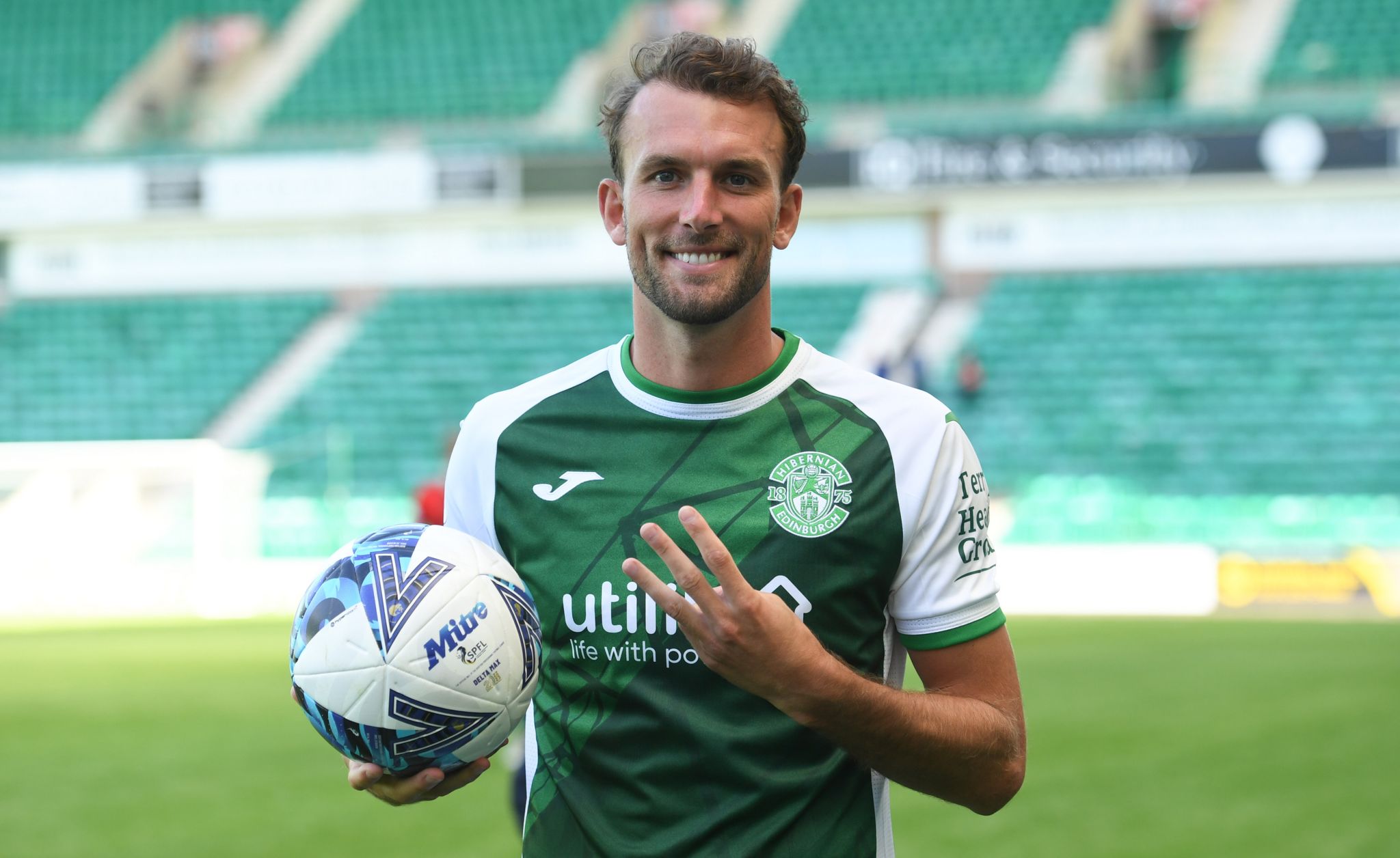 Doidge 'fully fit and ready to go' for Hibs - BBC Sport