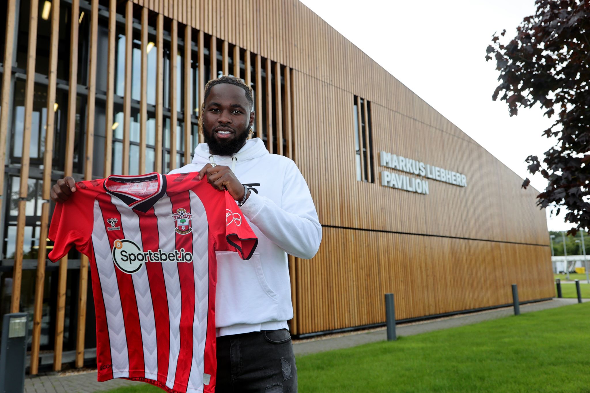 Southampton sign Dynel Simeu from Chelsea - BBC Sport