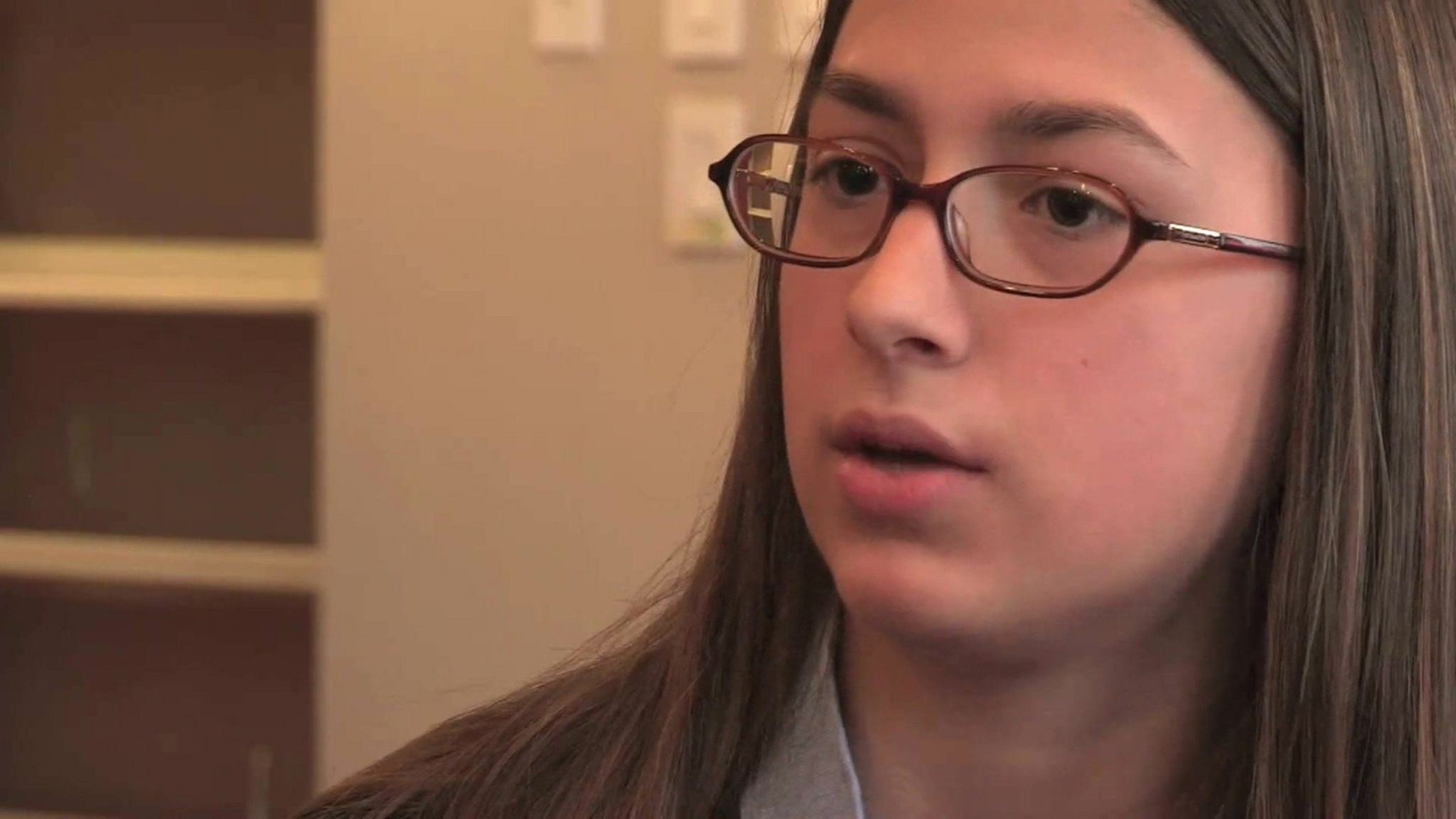 Donald Trump accuses press of dishonesty over crowd pics - BBC News