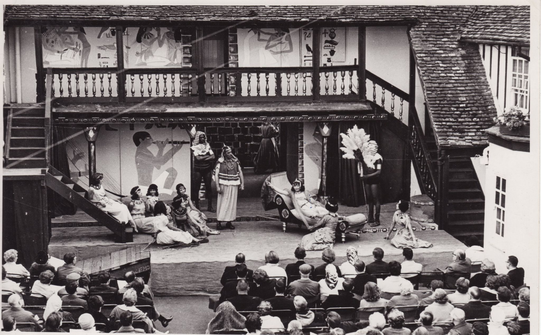 Ousted Huntingdon Shakespeare troupe hopes all will end well - BBC News