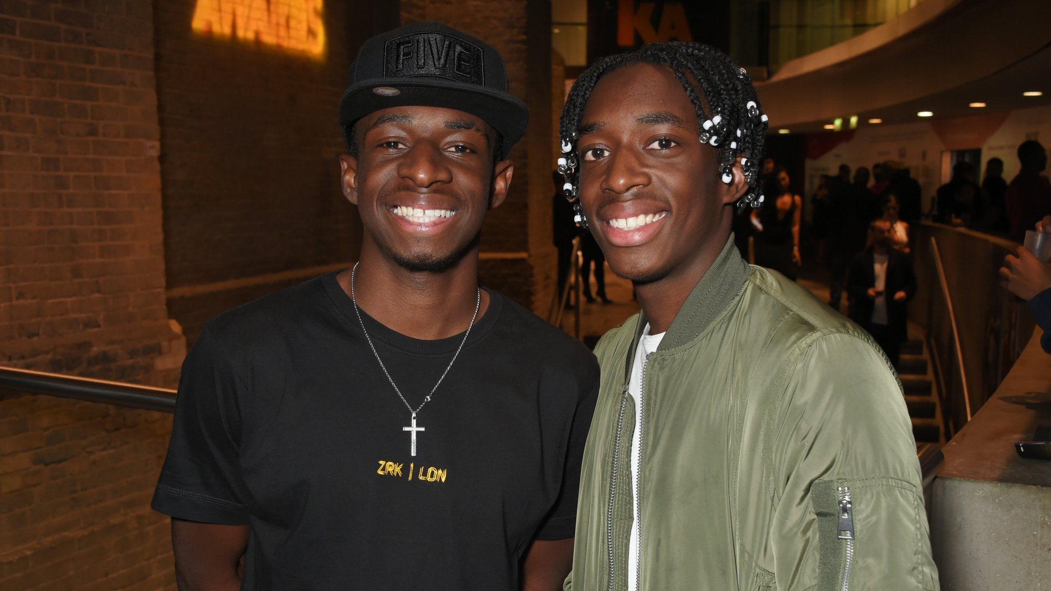 Christmas number one: Sidemen and JME's quest for top spot - BBC News