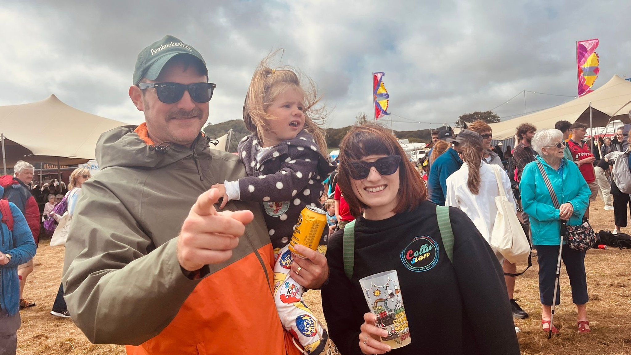 Yr Athro Alan Shore yn derbyn y Fedal Wyddoniaeth - BBC Cymru Fyw