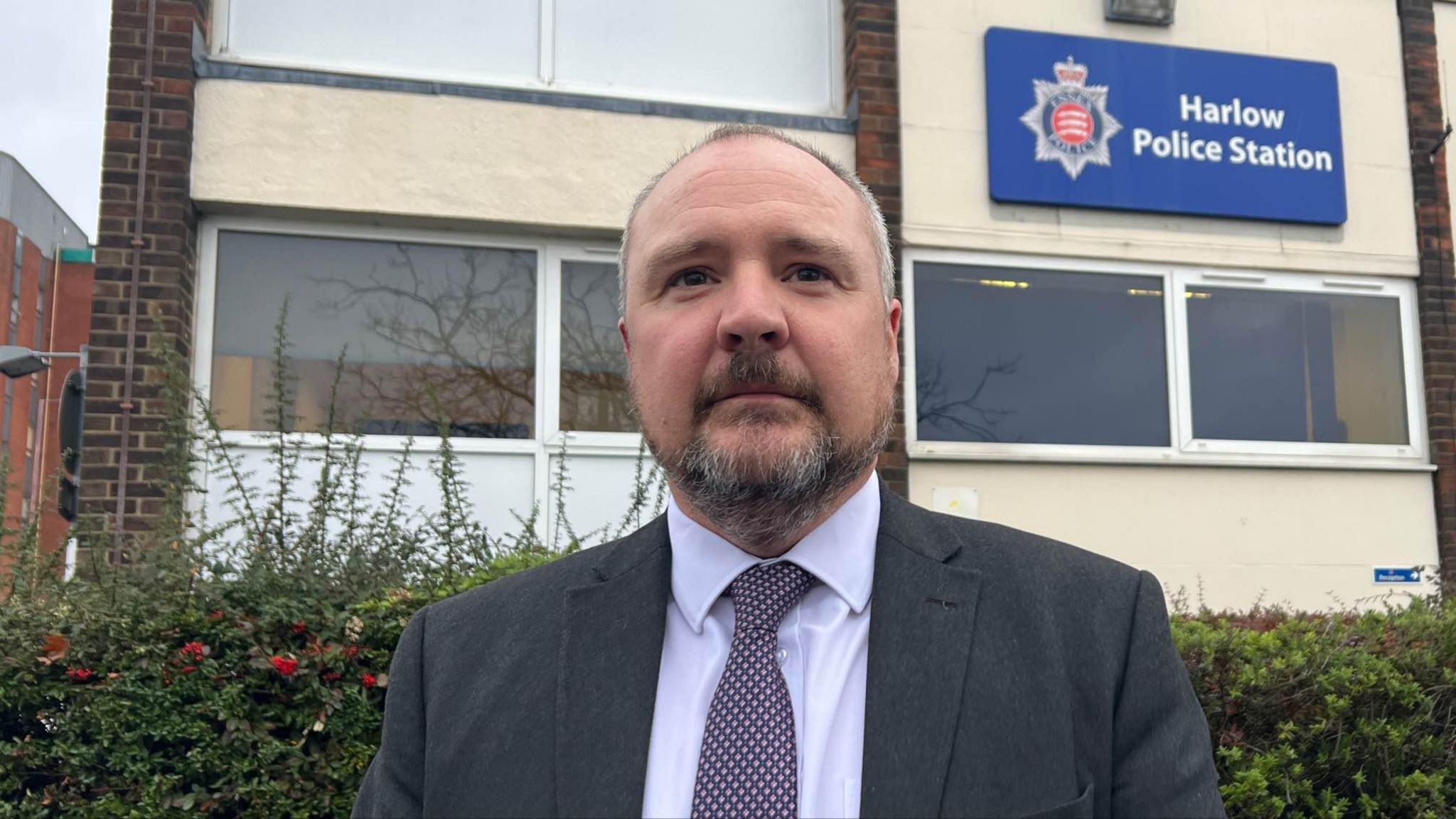 Harlow pond body: Police launch murder investigation - BBC News