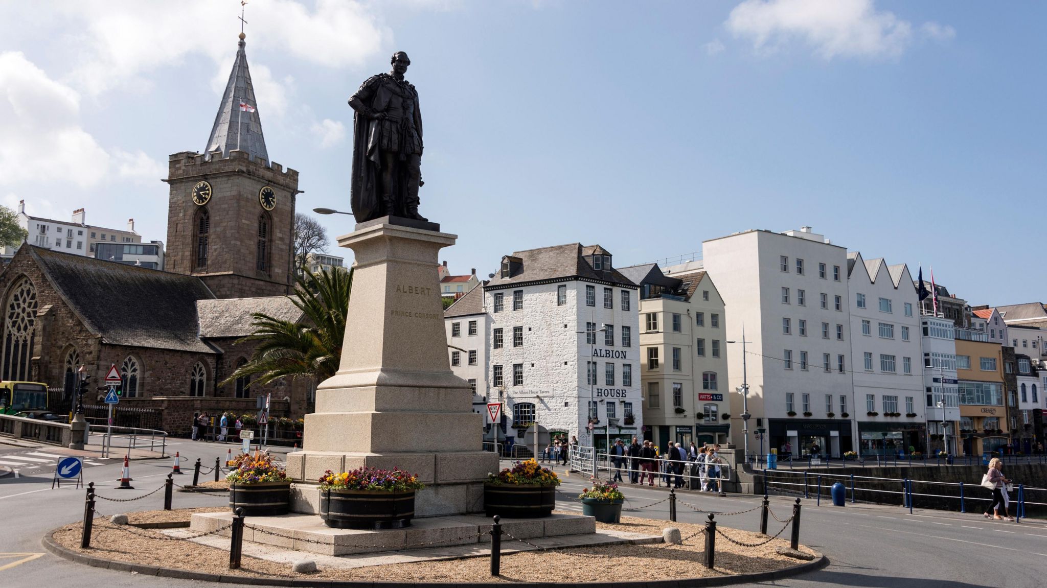 Guernsey Registry extends online portal - BBC News
