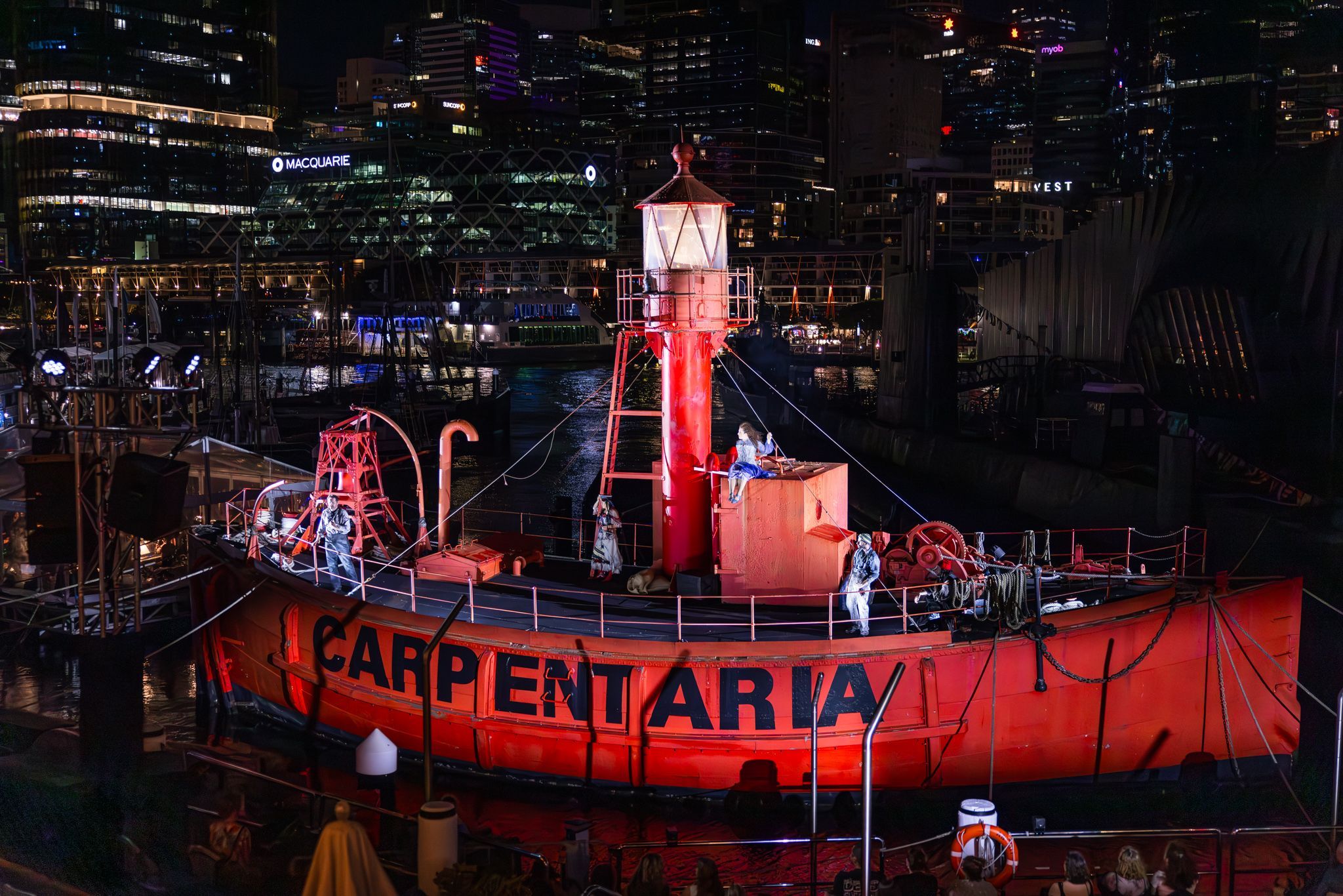 Y Gymraes wrth galon hwyl a miri Gŵyl Sydney - BBC Cymru Fyw