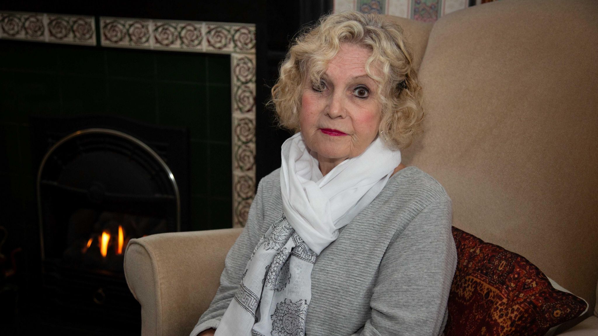 Bywyd yn 'boenus' pan fo gwrthfiotegau ddim yn gweithio - BBC Cymru Fyw